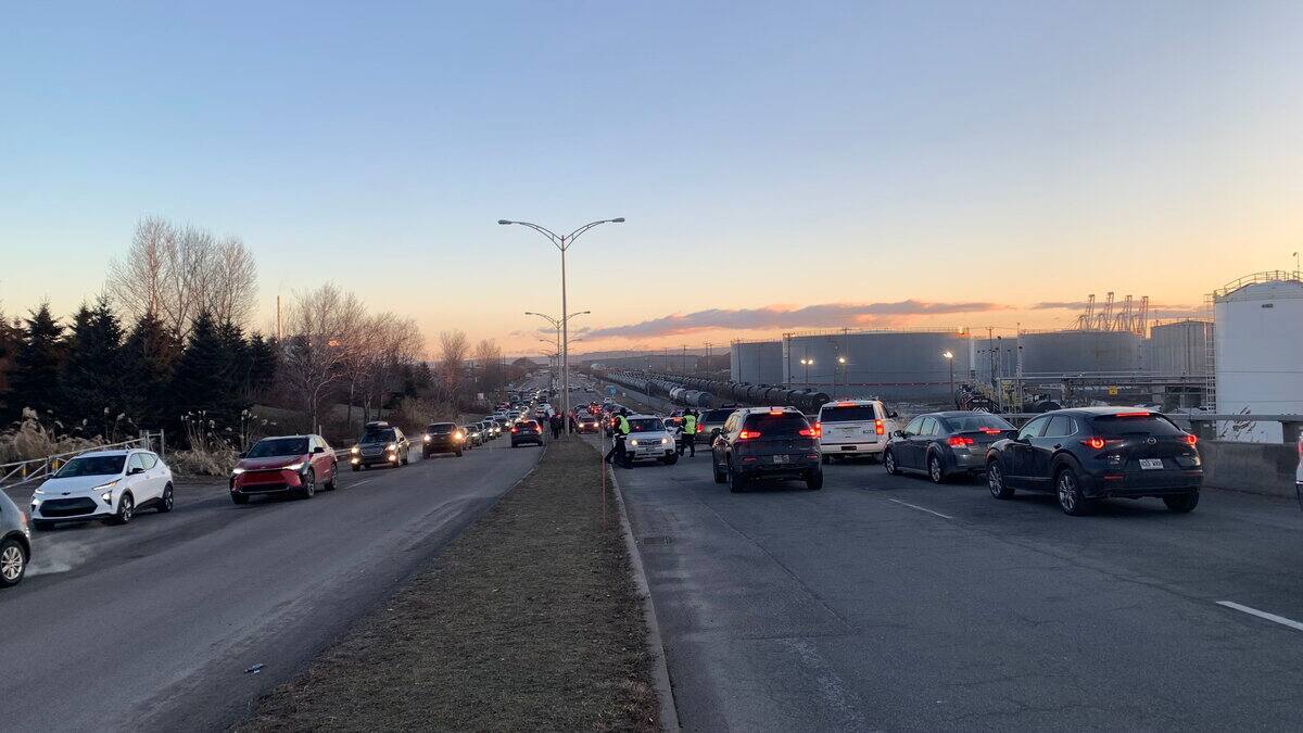 La FAE bloque les ports de Montréal et de Québec | JDQ