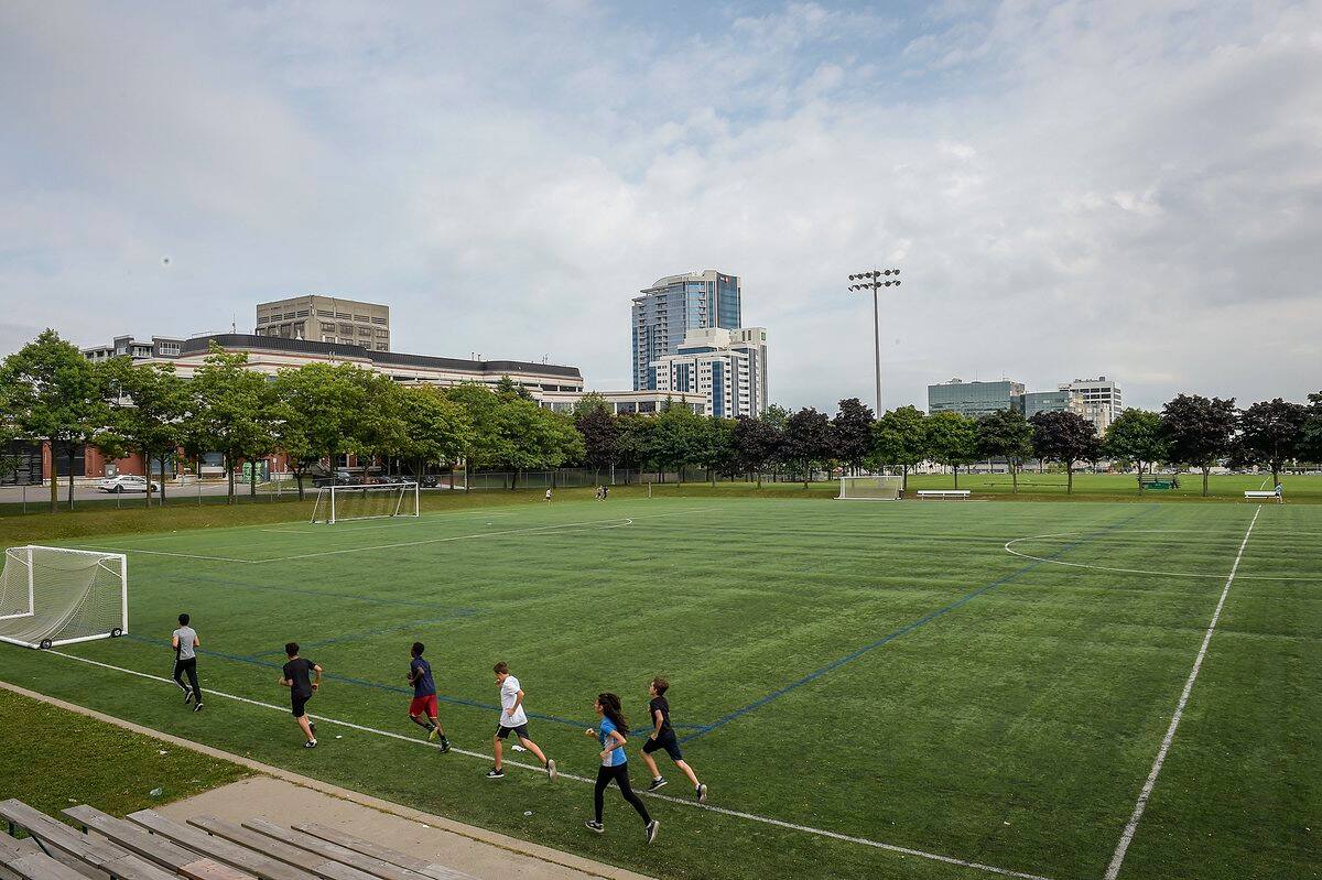 Tramway: la Ville de Québec achète les terrains de soccer de Rochebelle ...