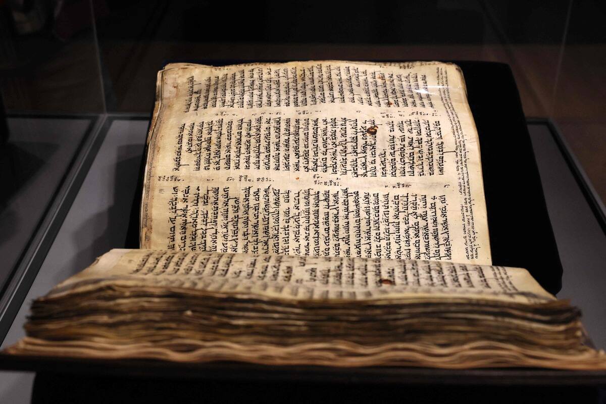 La plus ancienne bible hébraïque connue s'expose en Israël | TVA Nouvelles