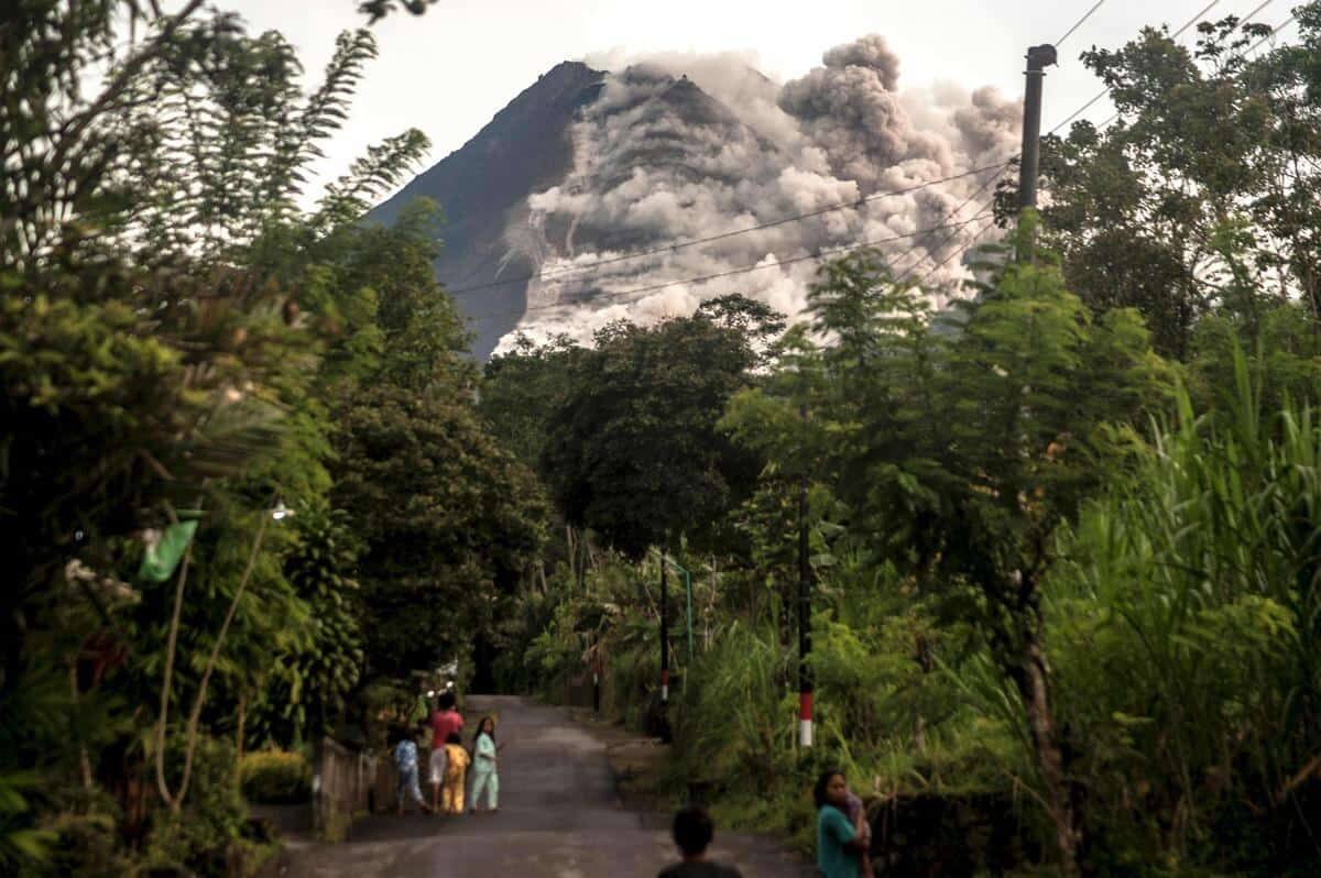 Indonésie: le volcan Merapi entre en éruption | JDQ