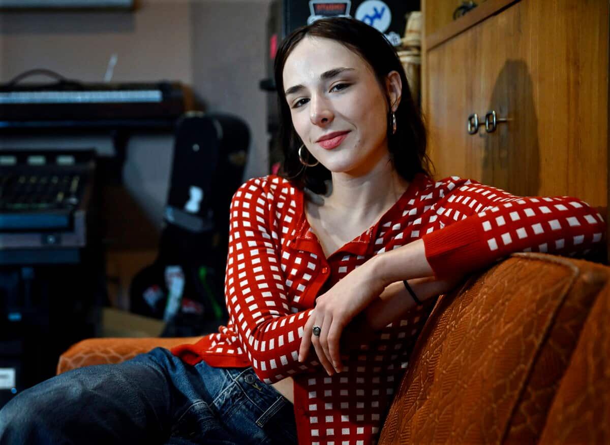 «La musique est ma forme de résistance», affirme l'artiste Ariane Roy ...