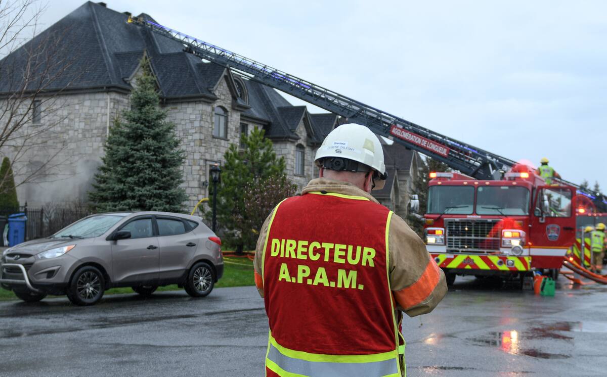 [EN IMAGES] Une maison valant 1,5 M$ est la proie des flammes à ...