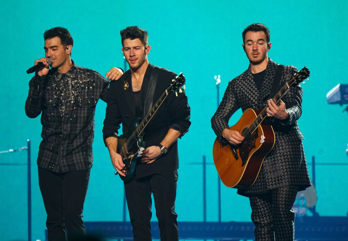 Jonas Brothers: festive réunion de famille | TVA Nouvelles