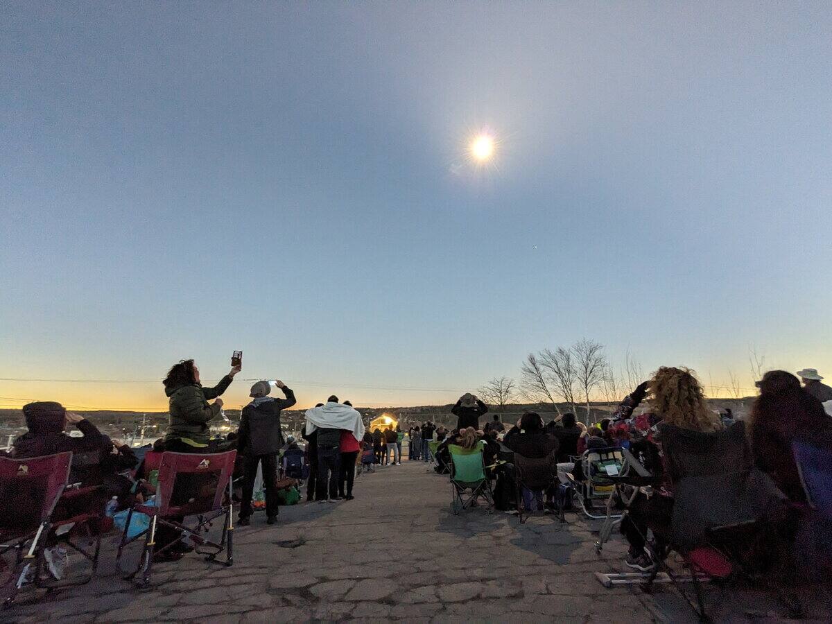 L'éclipse solaire émerveille au Québec | JDQ