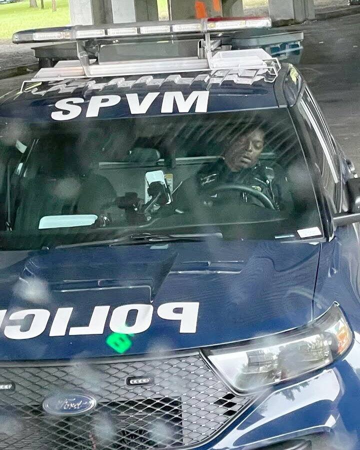 Sommeil au poste : un policier du SPVM interpellé sous l'autoroute 40 ...