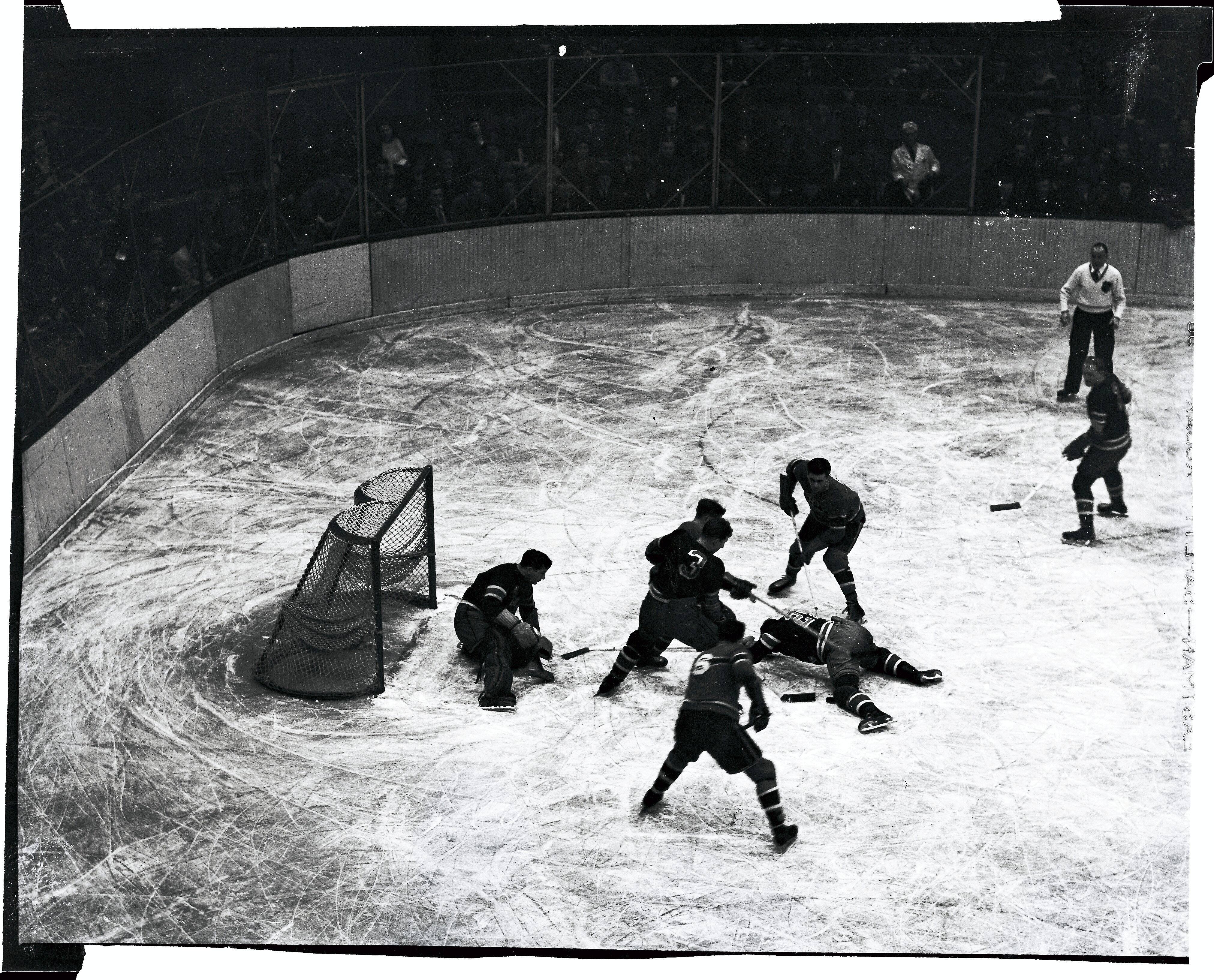 [PHOTOS] Maurice Richard contre un «goon» des Rangers: un combat ...