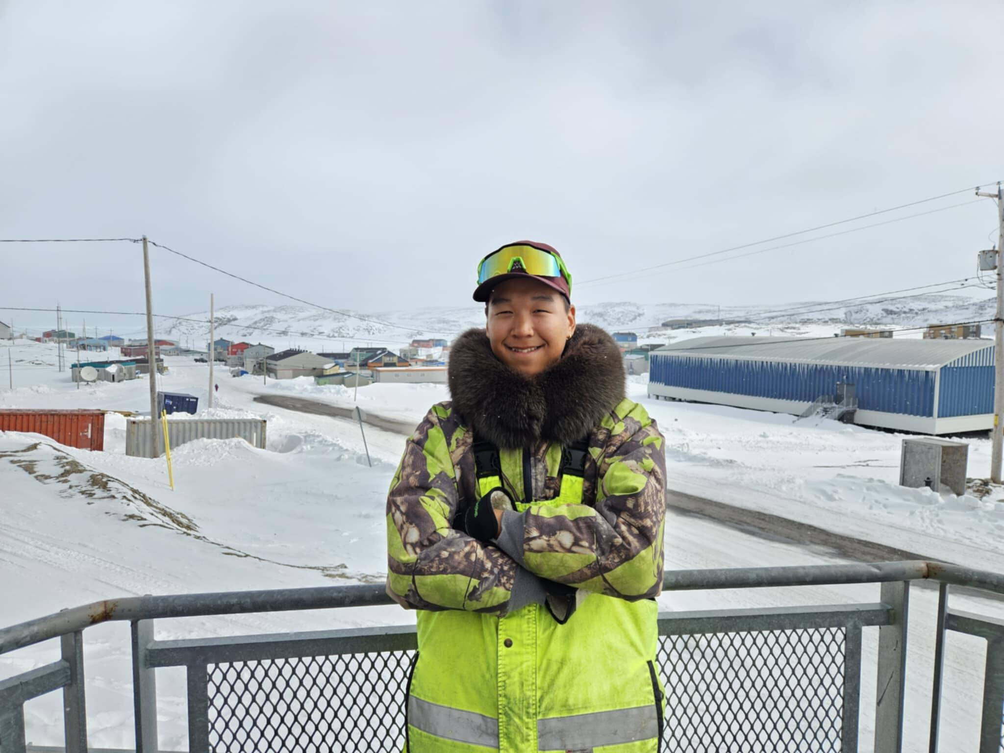 Un jeune Inuk qui souhaite un meilleur avenir pour sa communauté est ...