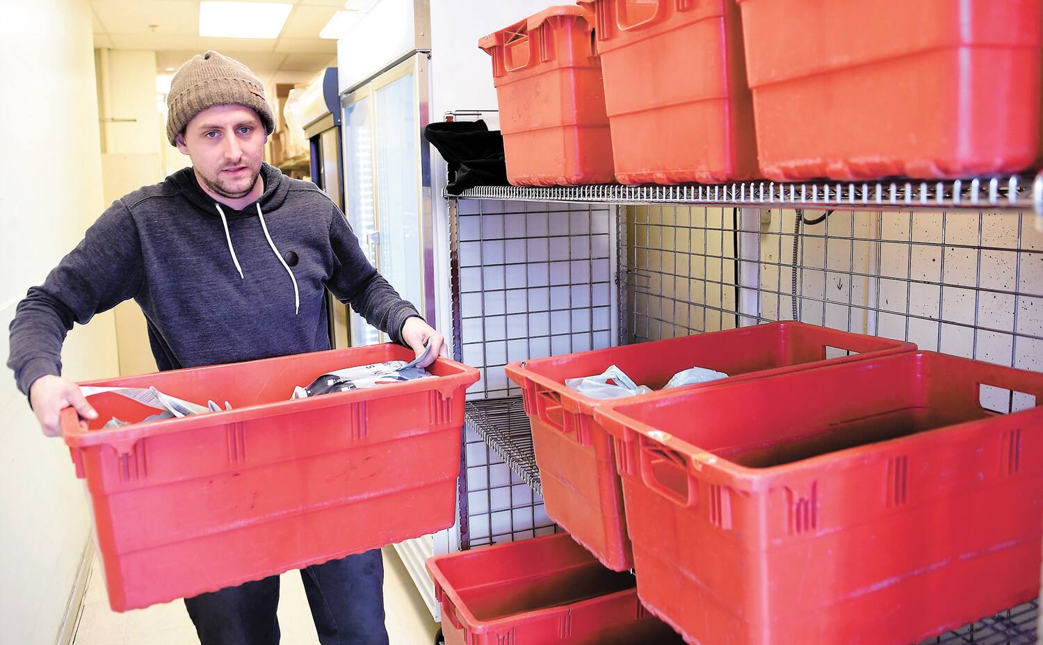 COVID-19: Les livreurs du Québec, ces gardiens de l'ombre | JDQ