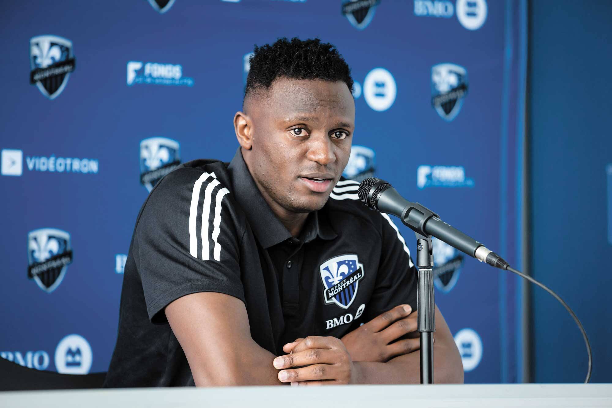 Wanyama distribue des trousses au Kenya | JDM