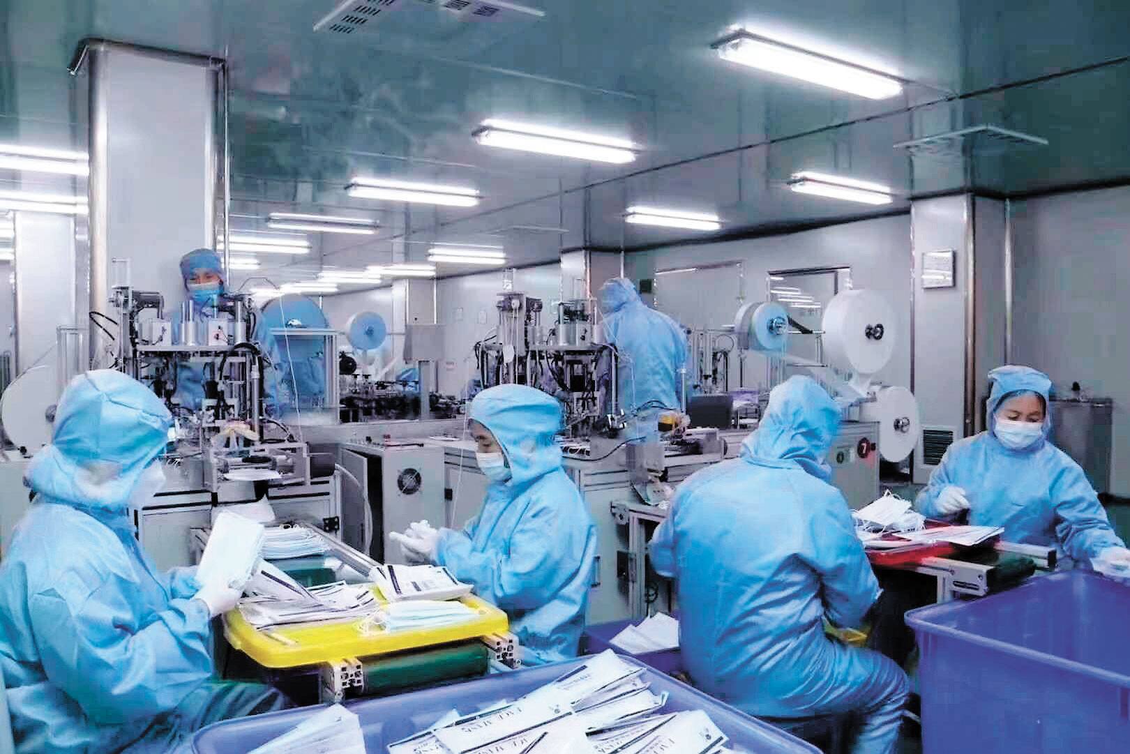 COVID-19: un entrepreneur québécois veut produire 350 000 masques par ...