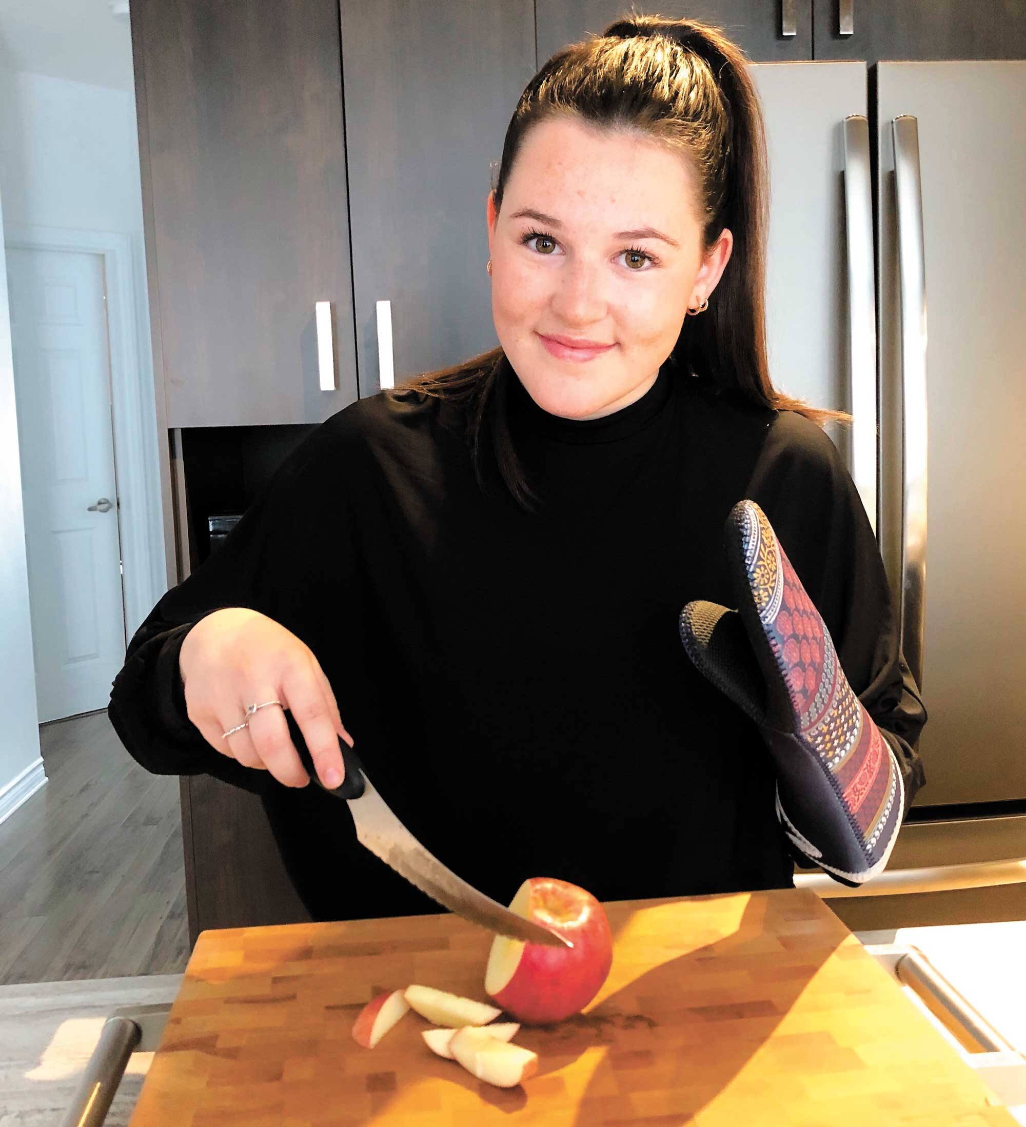 Victoria veut devenir ambidextre | Le Journal de Montréal