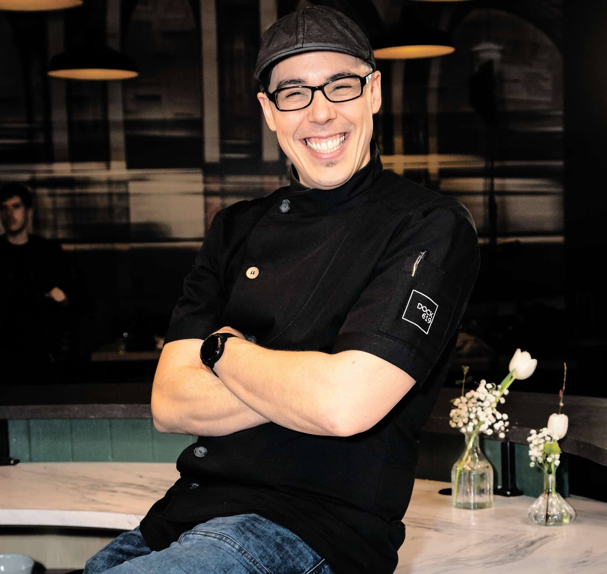 Hugo Saint-Jacques prête main-forte dans la cuisine | JDM