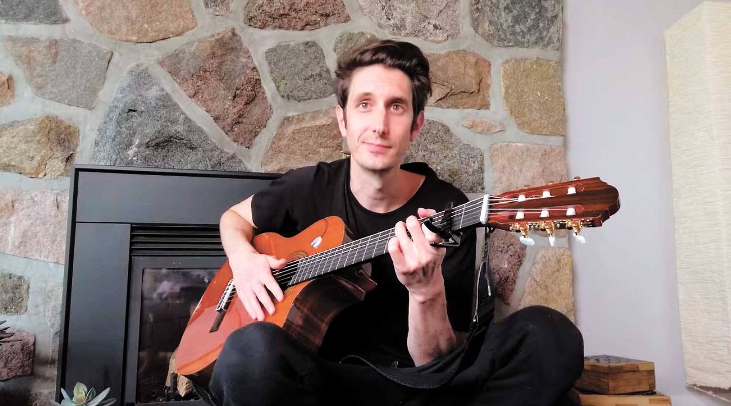 Mathieu Gratton et son fils Benjamin animent un spectacle web diffusé ...