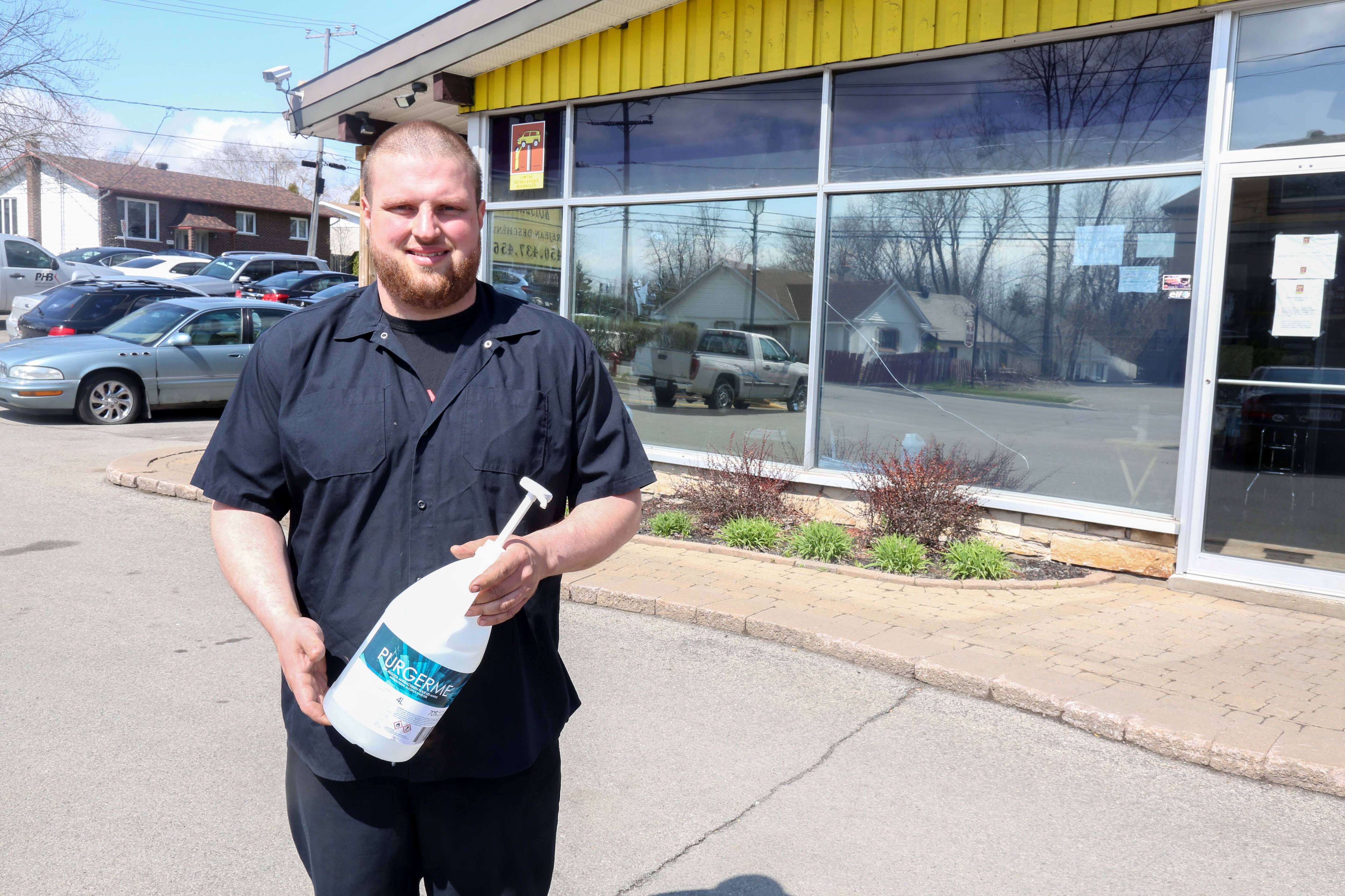 Commerce: 3000$ de plexiglas | Le Journal de Montréal