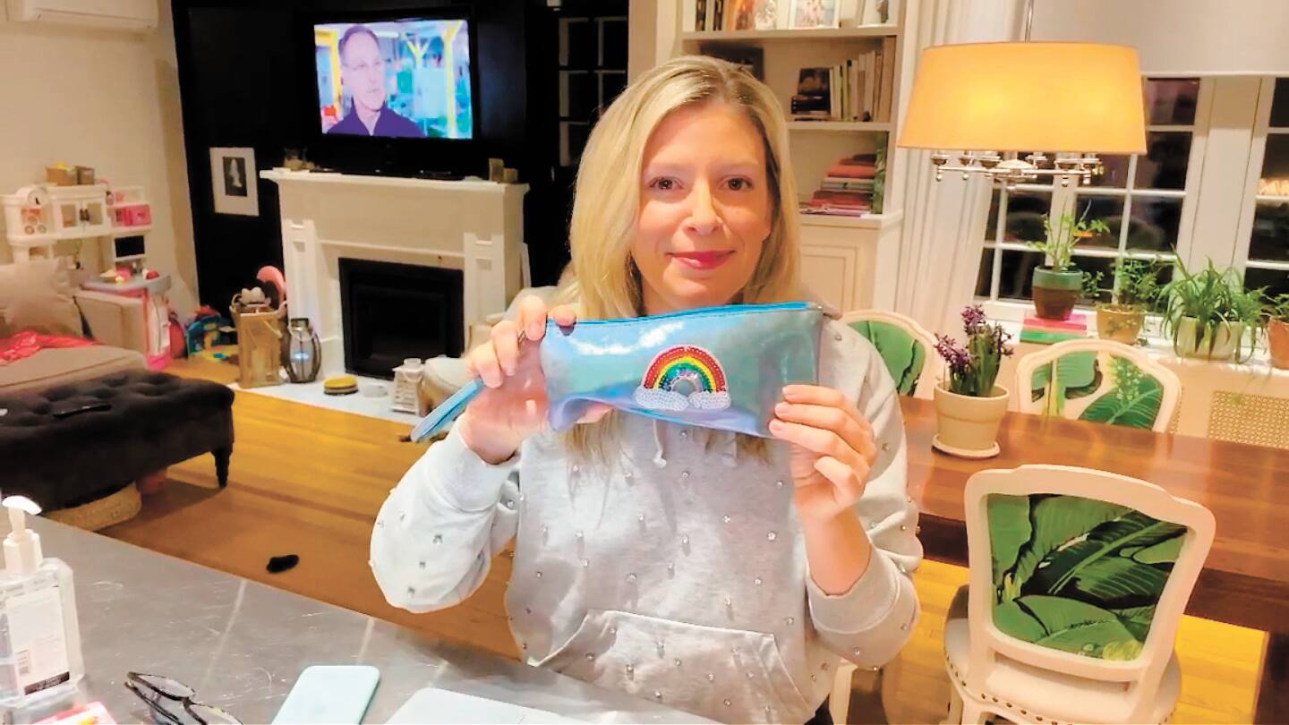 Anne-Marie Withenshaw se confie sur son confinement avec ses filles | JDM