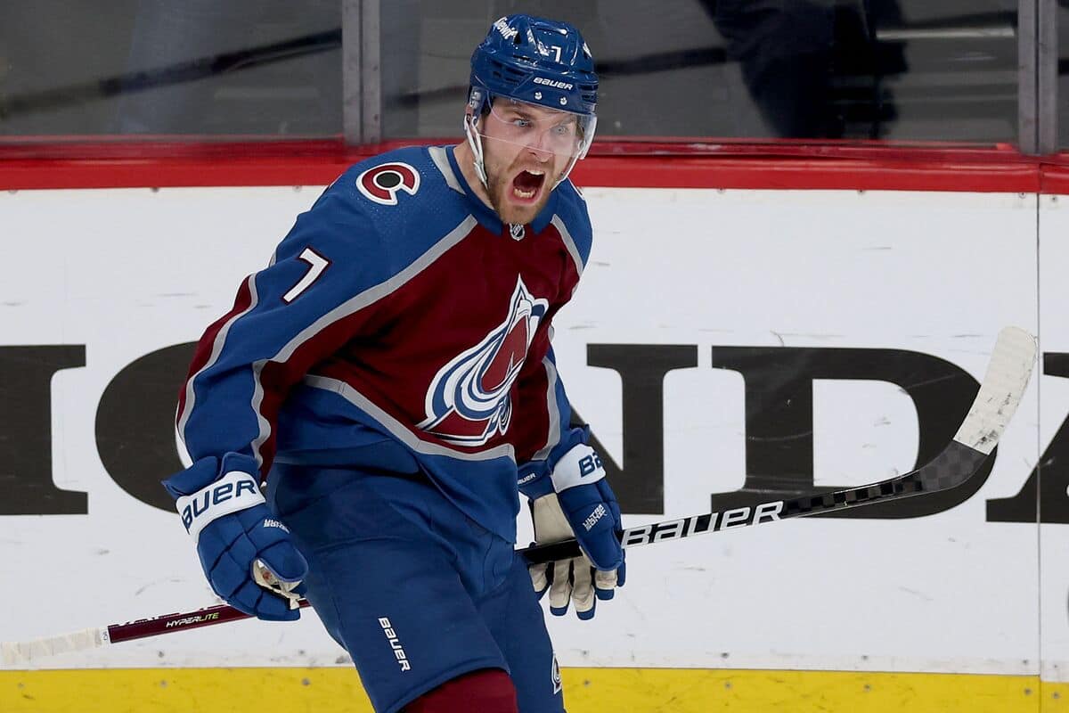 Devon Toews reste au Colorado pour longtemps | JDM