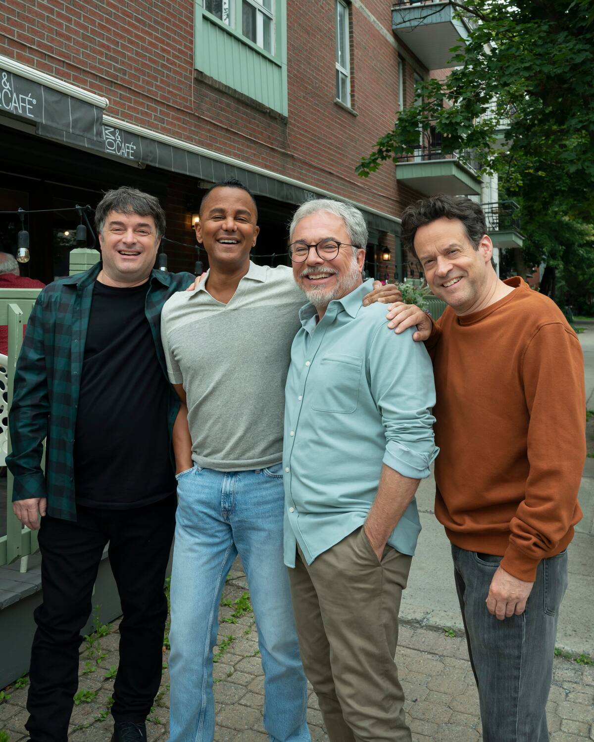 Le tournage de la dernière saison de la comédie «Les mecs» bat son ...