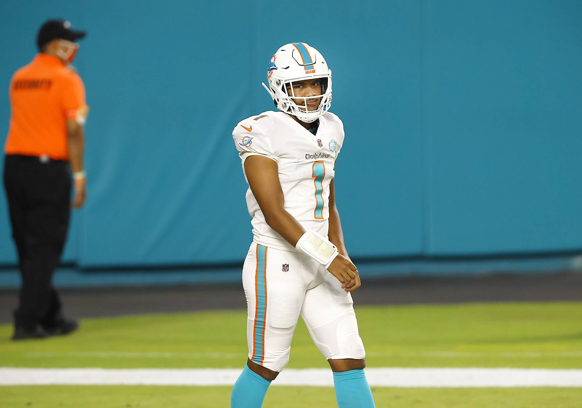 C’est l’heure de Tua: les Dolphins se tournent vers leur quart-arrière ...