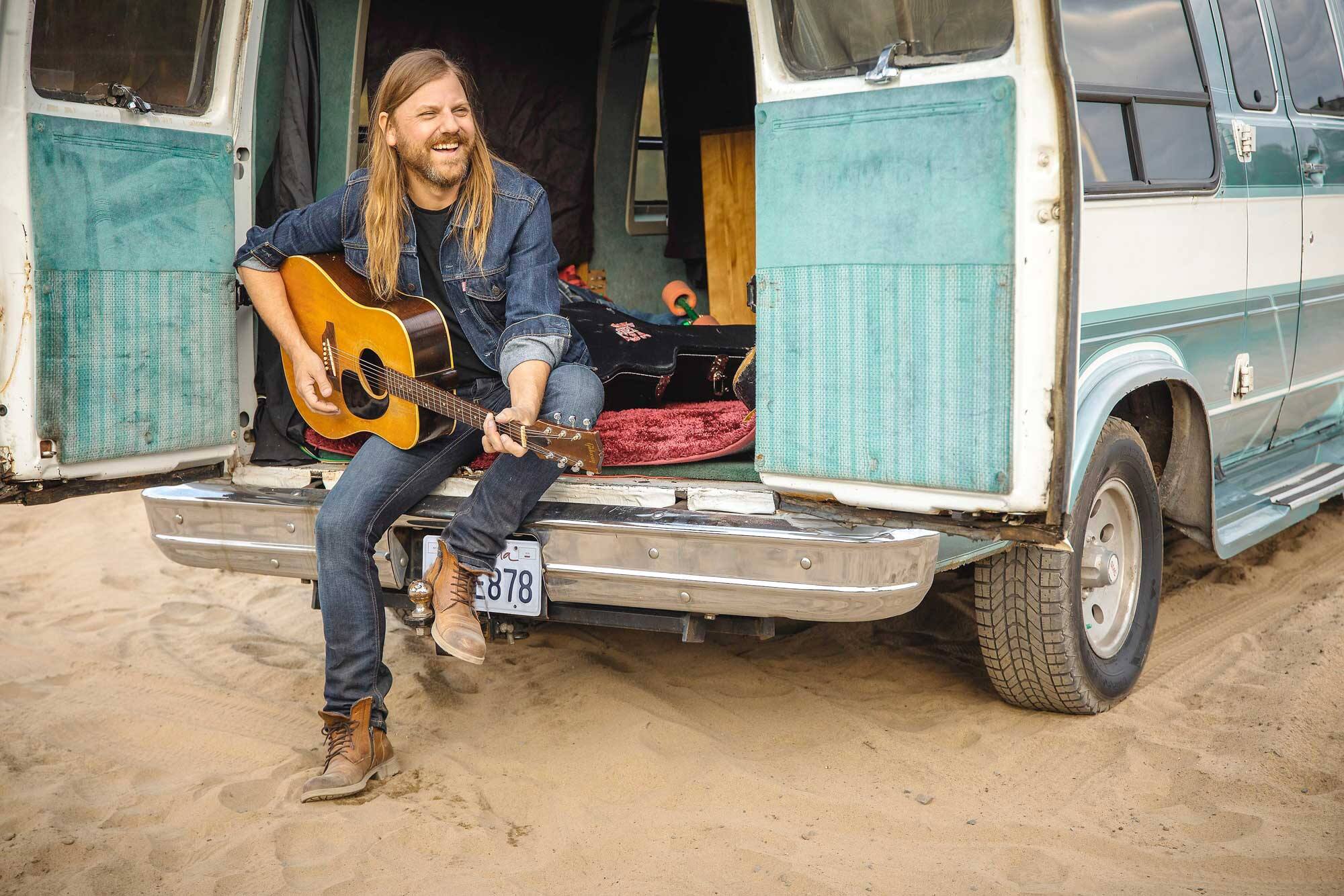 Steve Hill: un nouvel opus écrit sur les routes de la Californie | JDQ