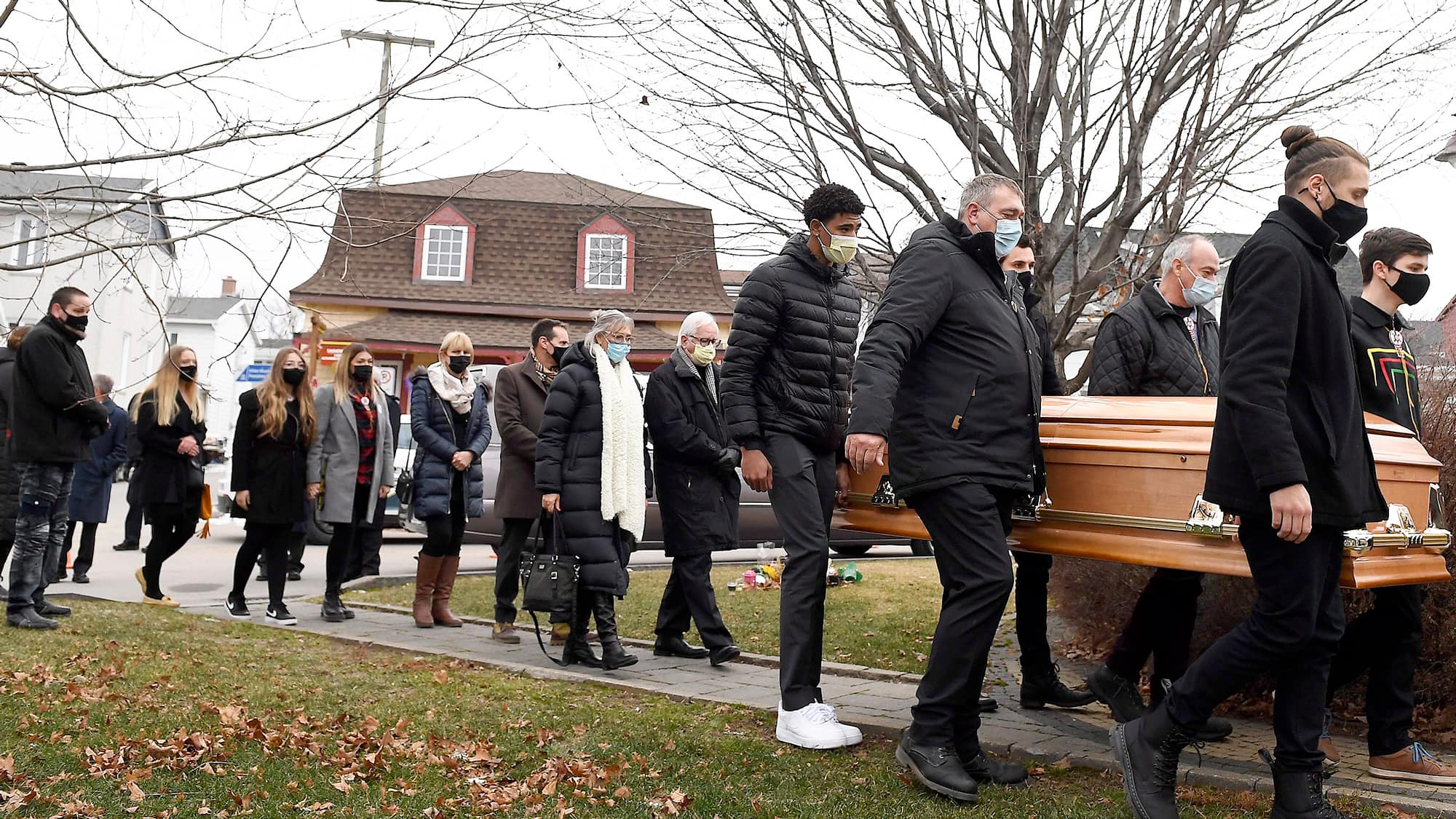 Le «géant gentil» porté à son dernier repos | JDM