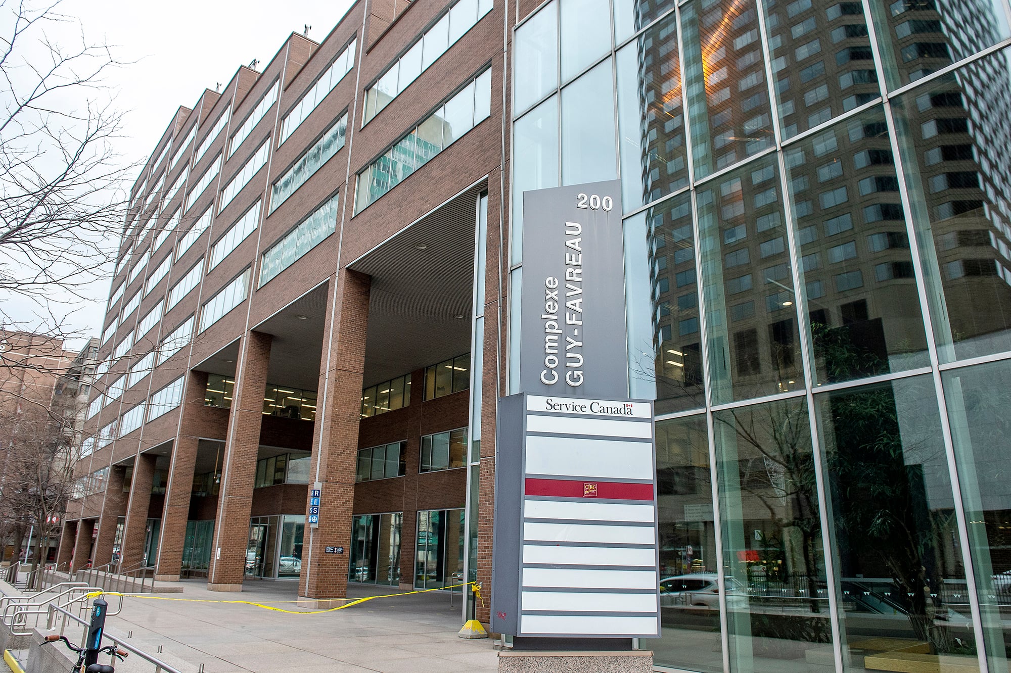 COVID-19 parmi les employés: le Complexe Guy-Favreau fermé jusqu’au 7 ...