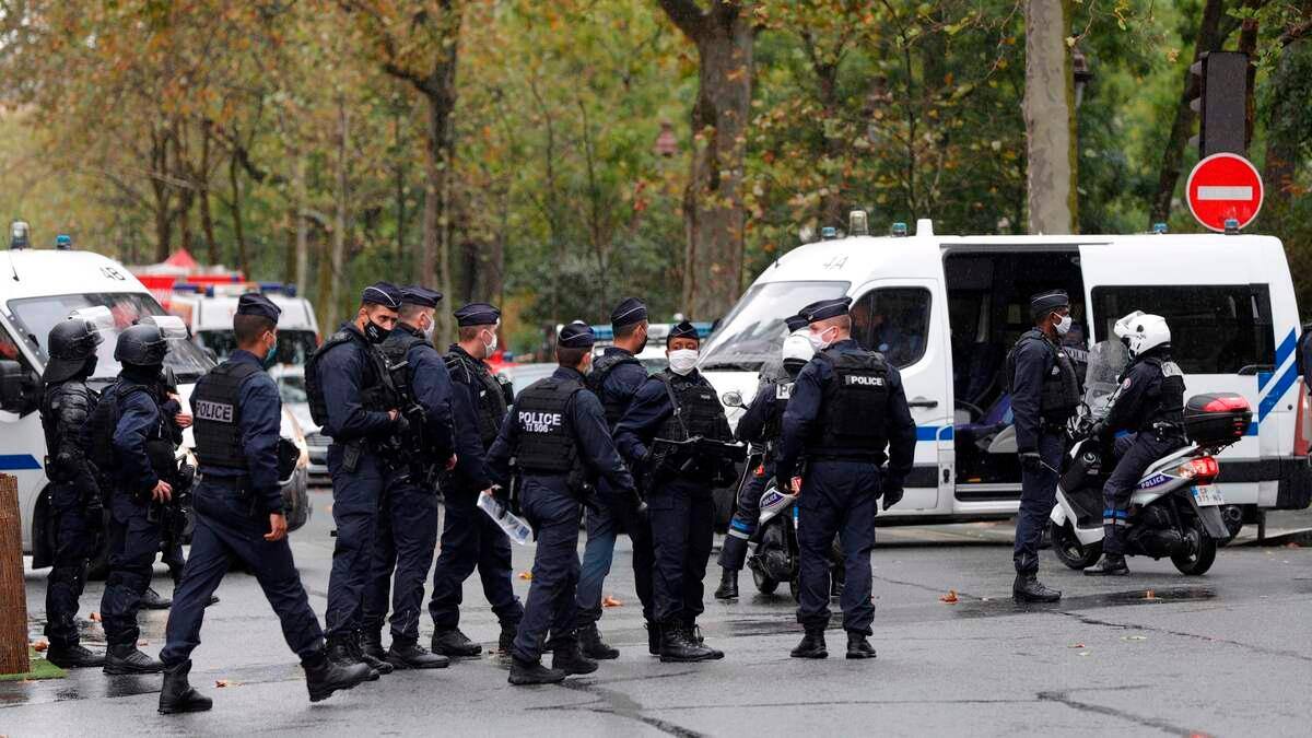 Attaque à Paris: il a 25 ans, pas 18 | TVA Nouvelles