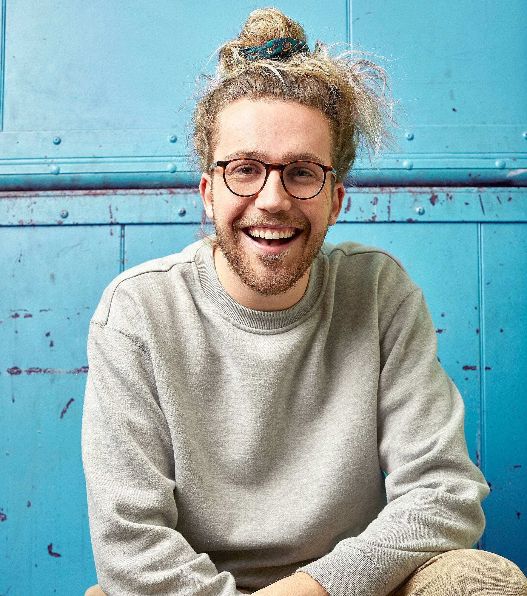 Étoile montante de l'humour, rien ne semble arrêter Mathieu Dufour | JDM