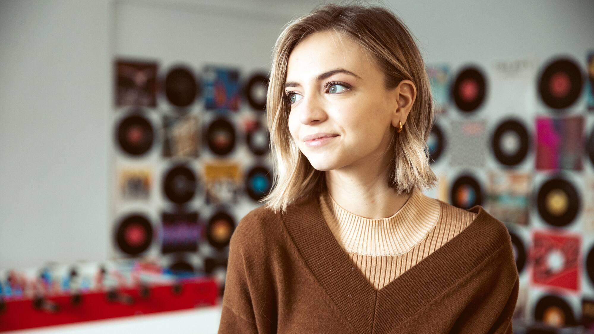 La télé en mode anniversaire COVID-19 | JDQ