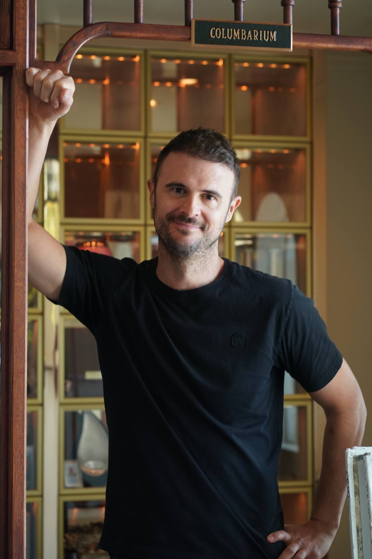 Tournage de «Passez au salon»: deux frères que tout oppose doivent travailler ensemble au salon ...