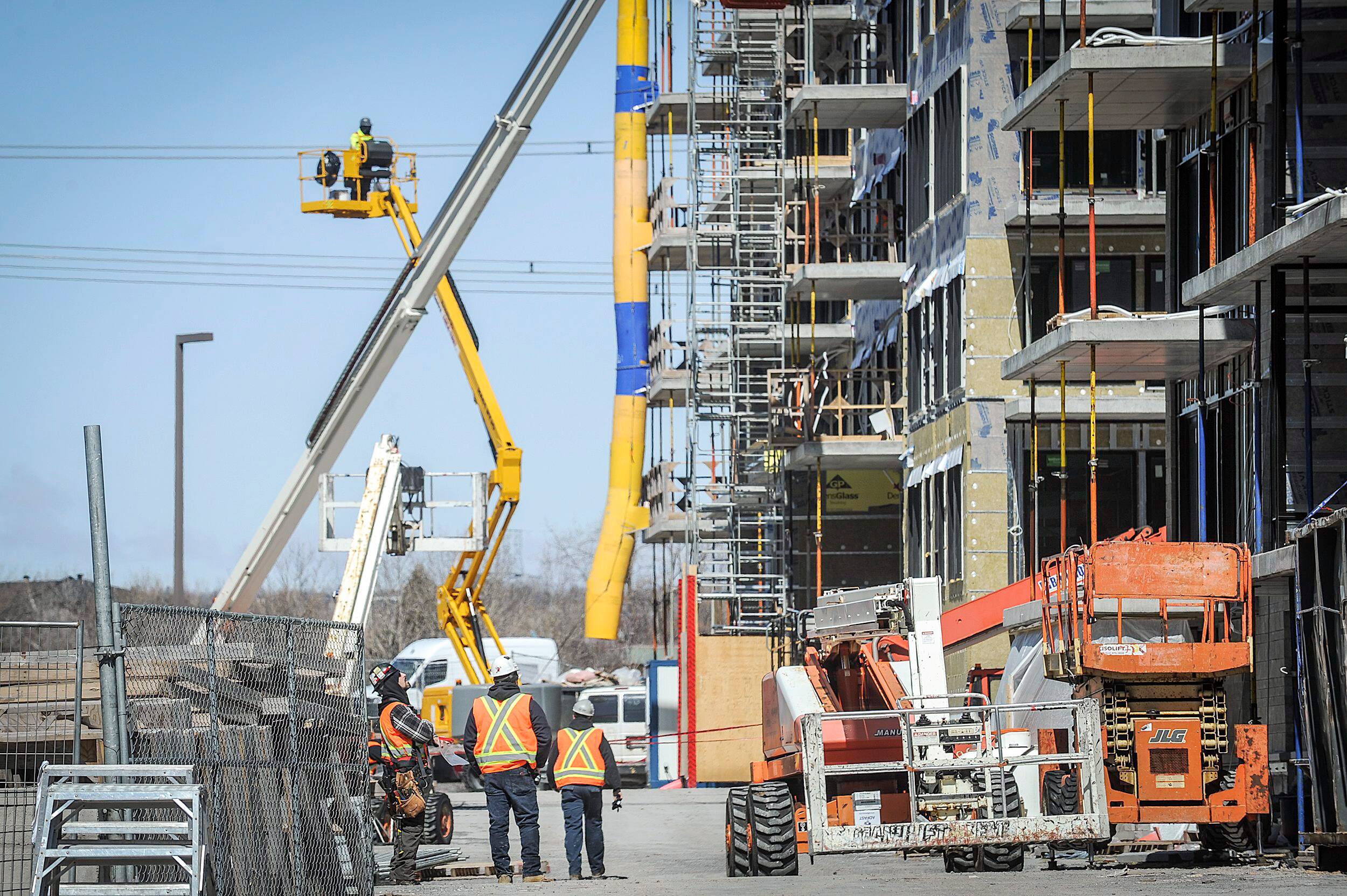 Quebec Launches Accelerated Construction Worker Training Program: Learn ...