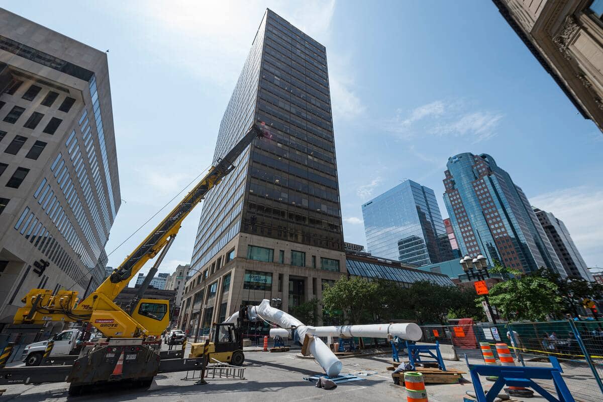EN IMAGES | L’assemblage de l’anneau du centre-ville de Montréal est ...