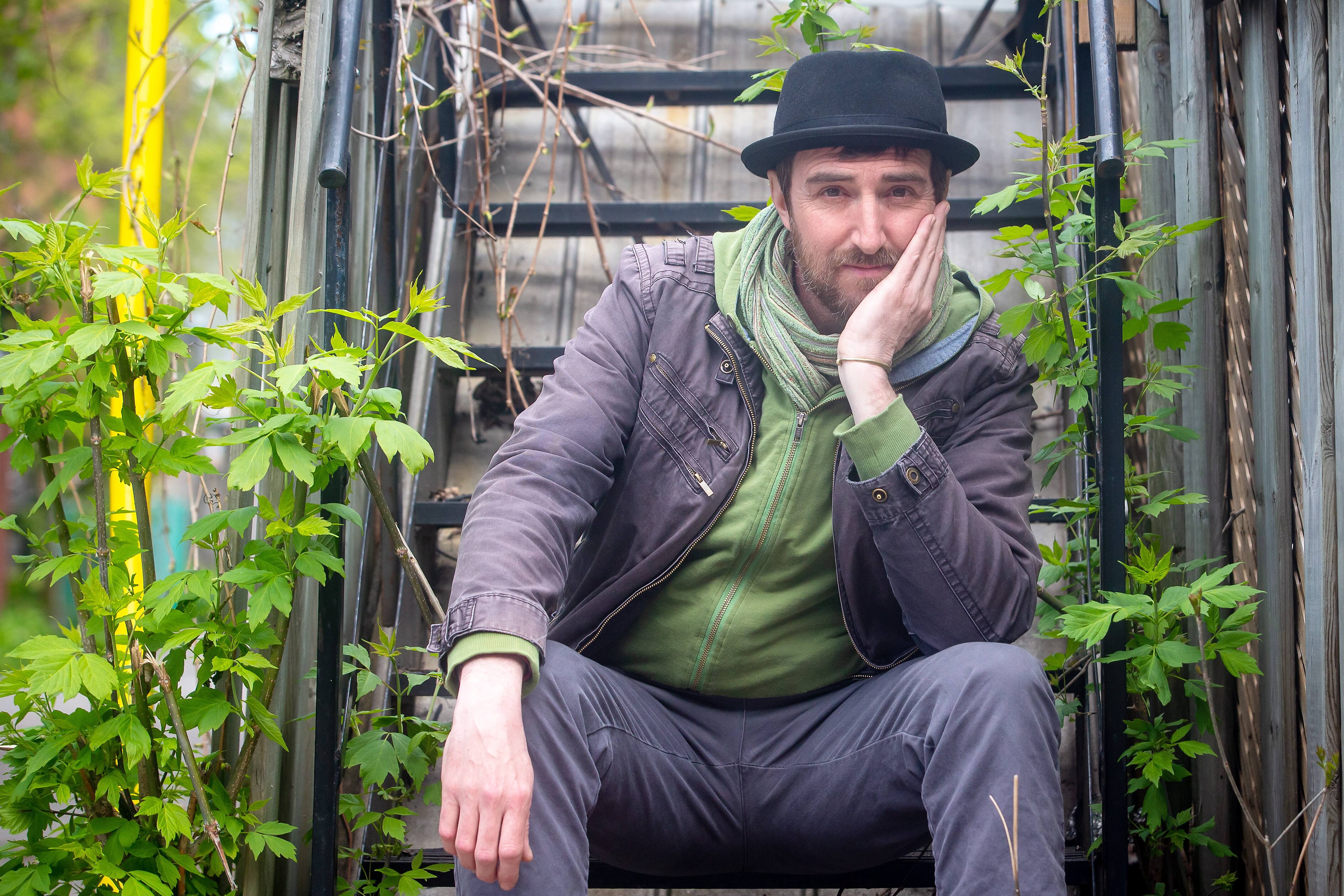 Tourner autour de son nombril pour savoir qui on est | JDQ