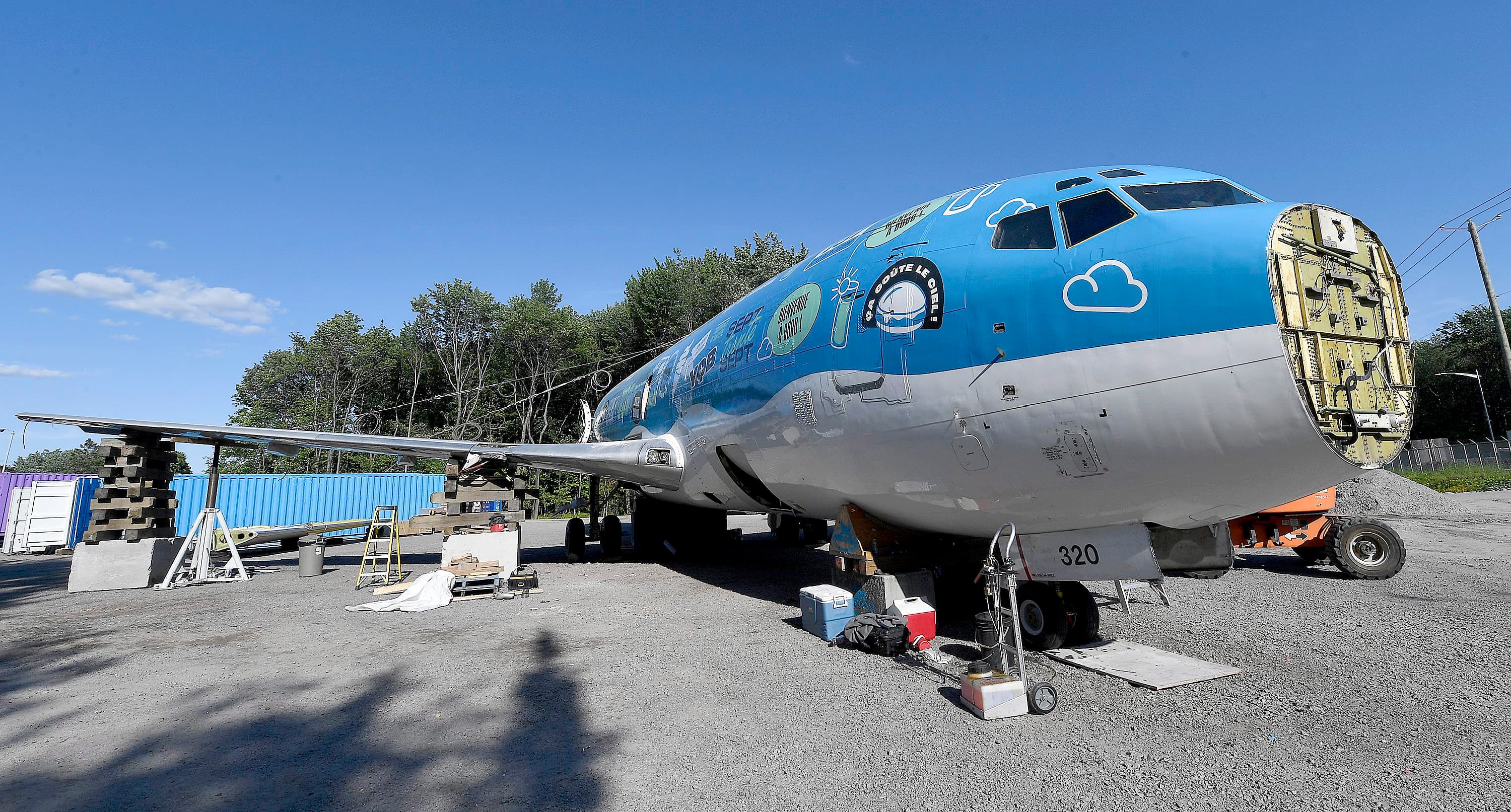 Nouveauté à l'aéroport de Québec: un Boeing 737 converti en attraction ...