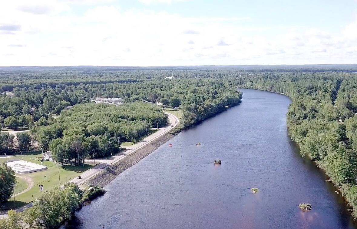 Road trips au Québec et en Ontario: rouler au bout de la rivière des ...