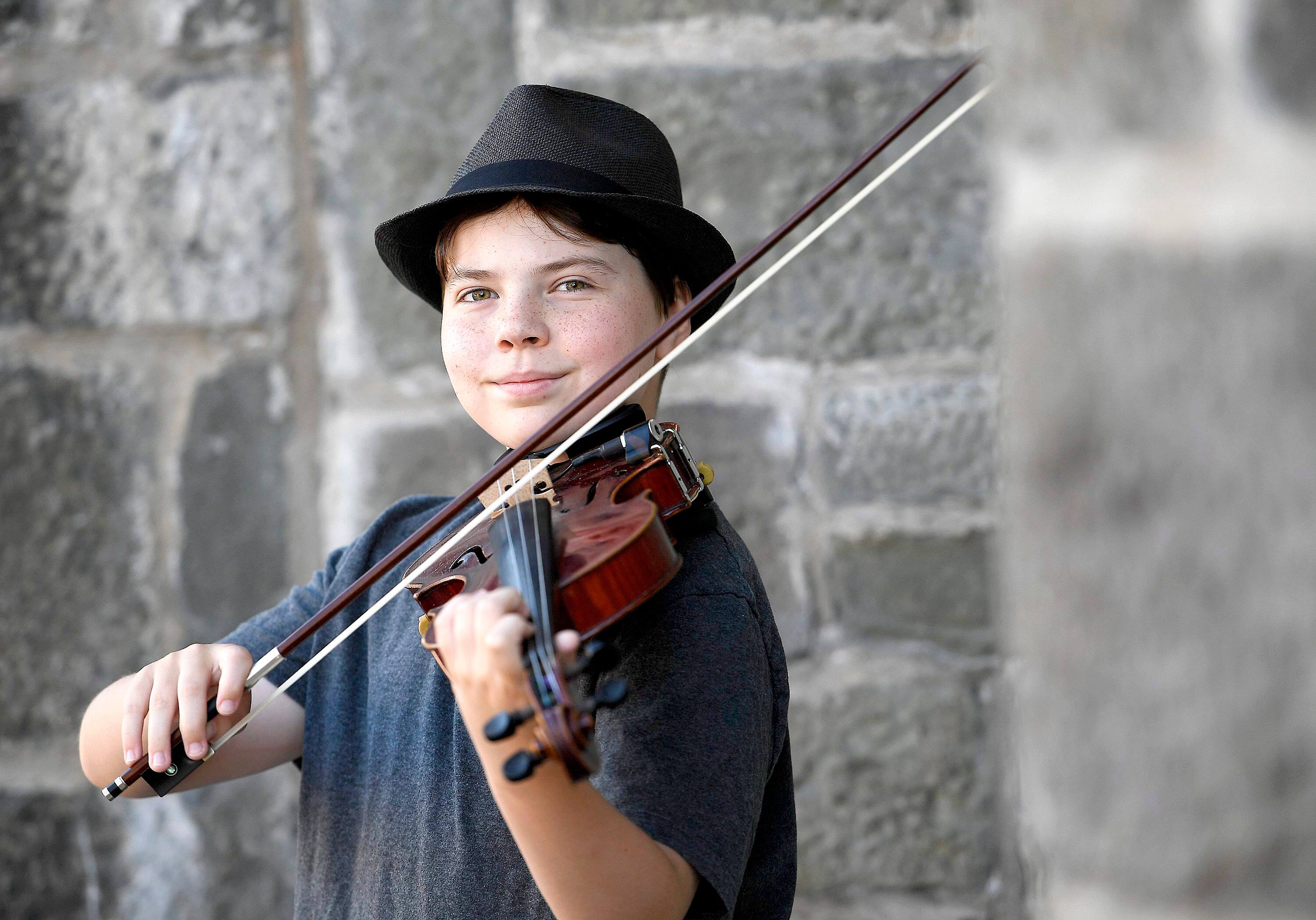 Musicien de rue à 12 ans | TVA Nouvelles