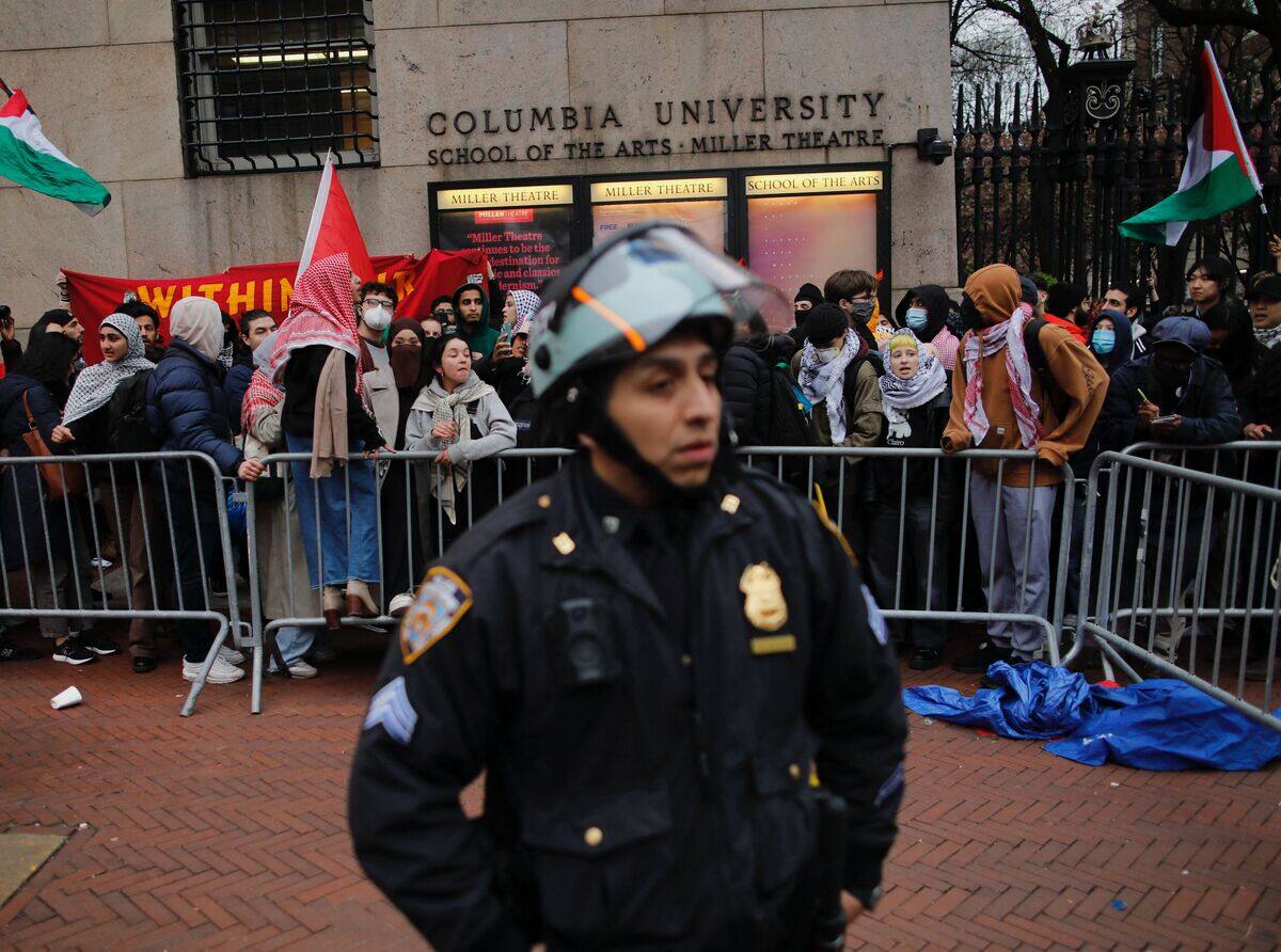Une centaine de manifestants propalestiniens interpellés à l'université Columbia à New York ...