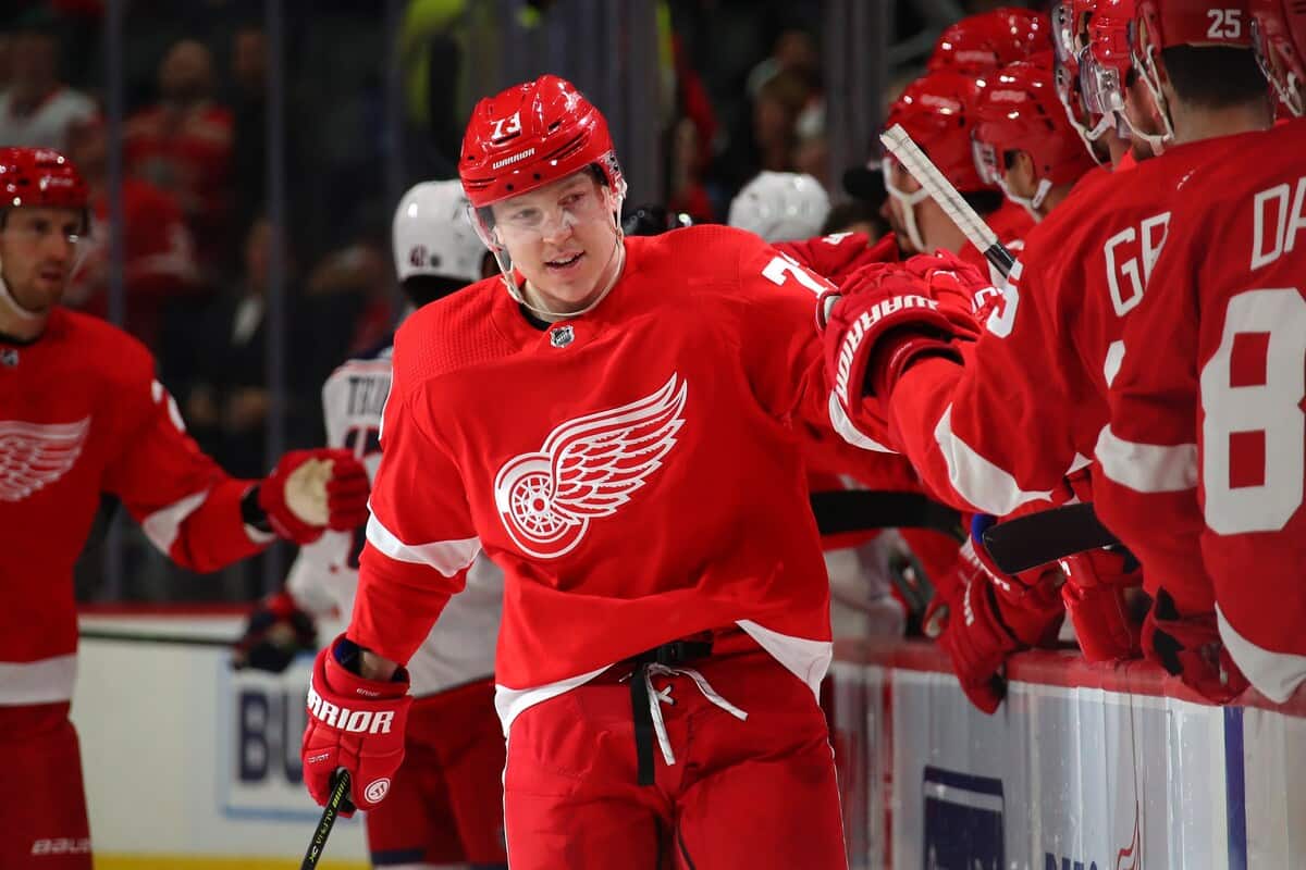 Adam Erne demeure à Detroit | Le Journal de Montréal