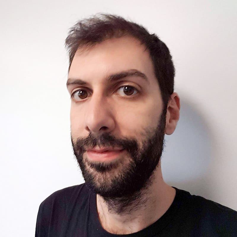 Il happe un cycliste, jette le vélo coincé et quitte les lieux | JDM