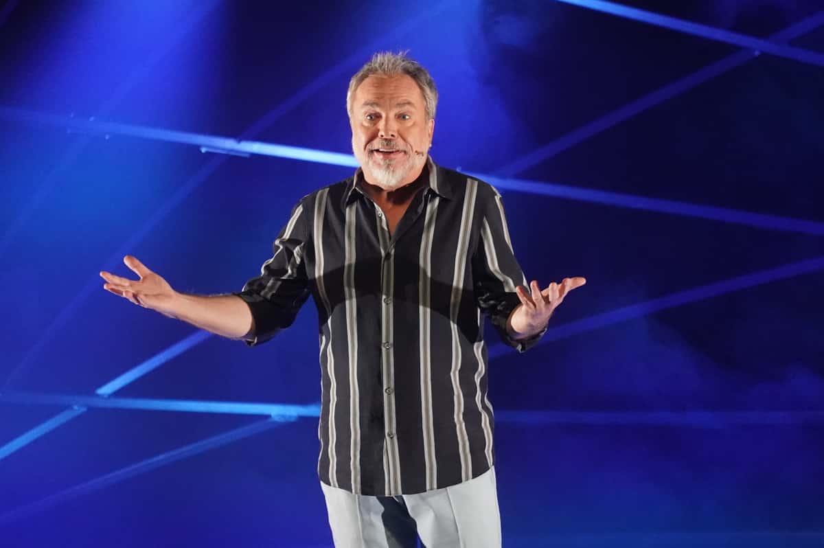 «Les 8 péchés capitaux»: Christian Bégin décomplexe l'homme blanc | JDQ