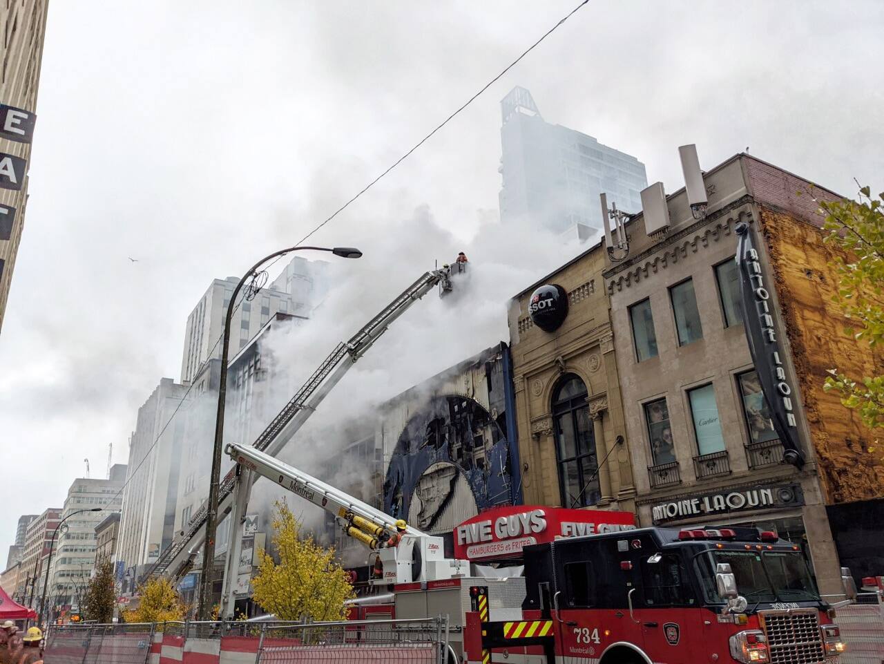 Impressionnant feu au centre-ville | Le Journal de Montréal
