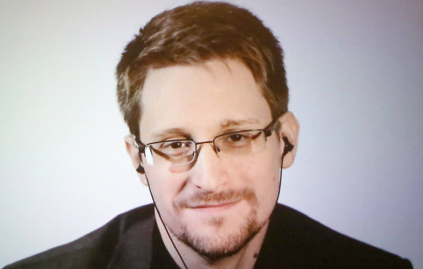 "Guardian Angels" by Edward Snowden: "We can finally dream of a better ...