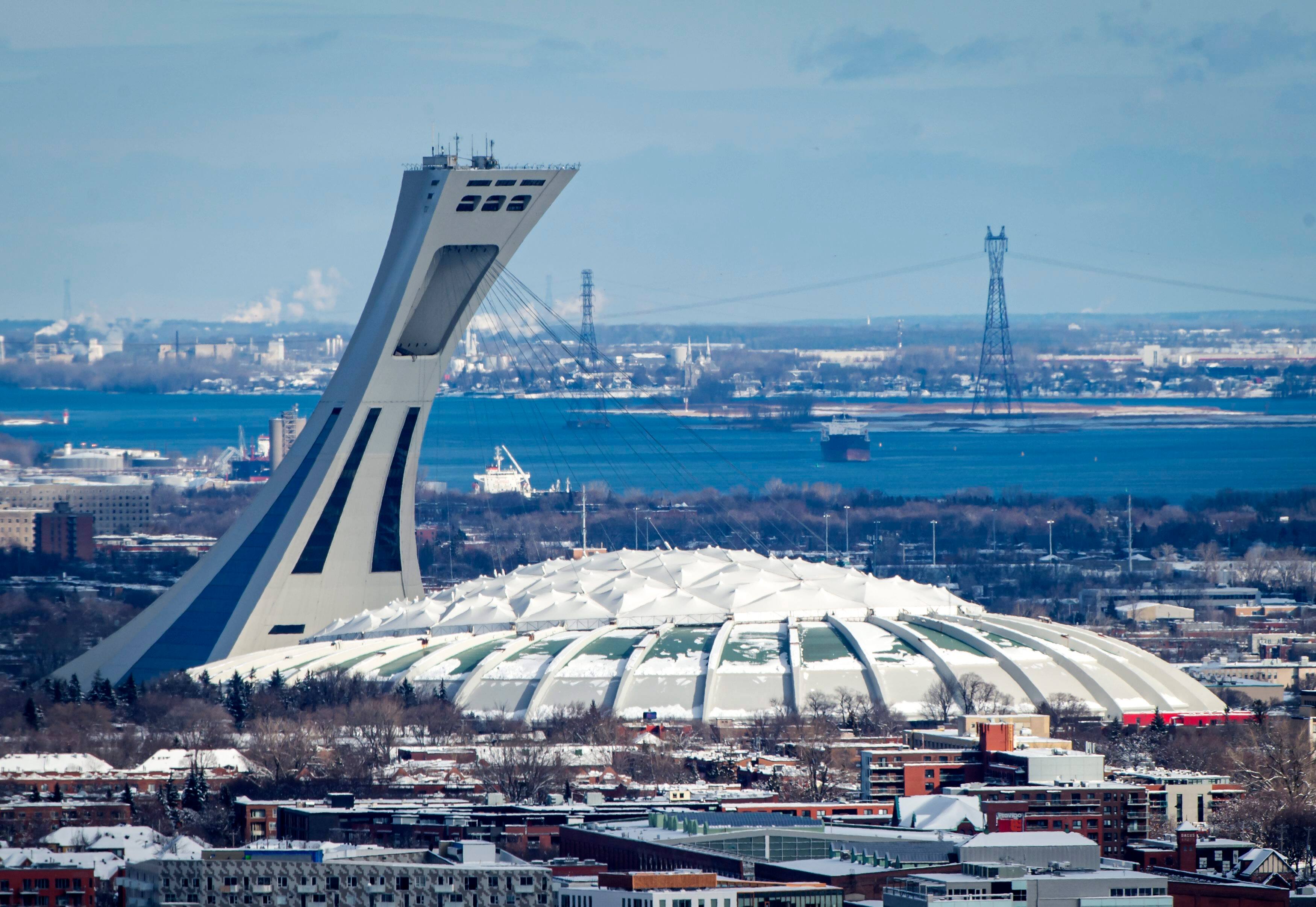 Les travaux de remplacement du toit du stade olympique se compliquent | JDQ