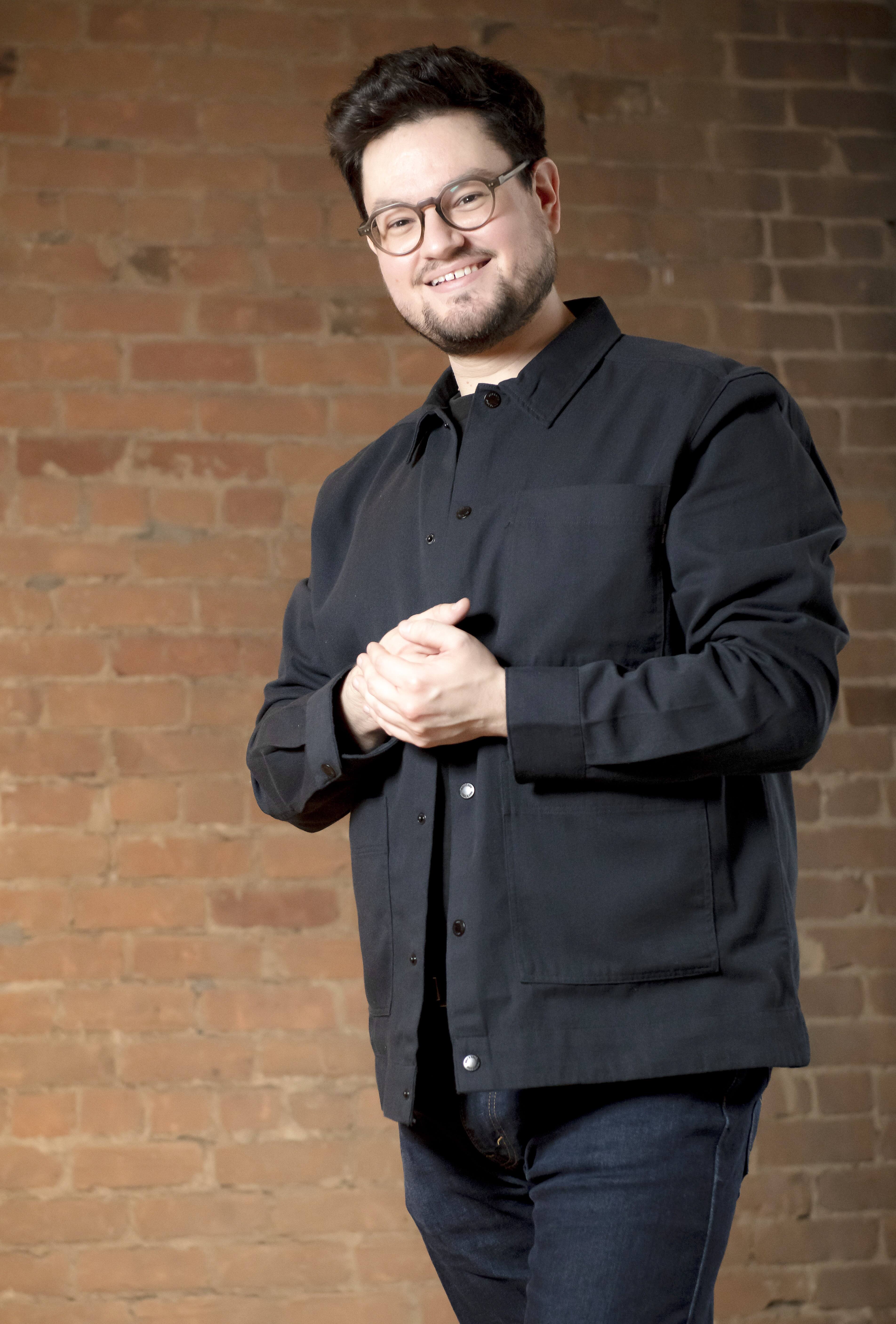 Sam Cyr: Quand l’humour se fait libérateur | JDQ