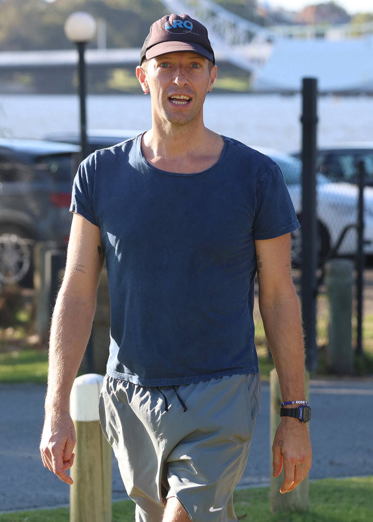 Chris Martin aide une fan handicapée à se rendre au concert de Coldplay ...