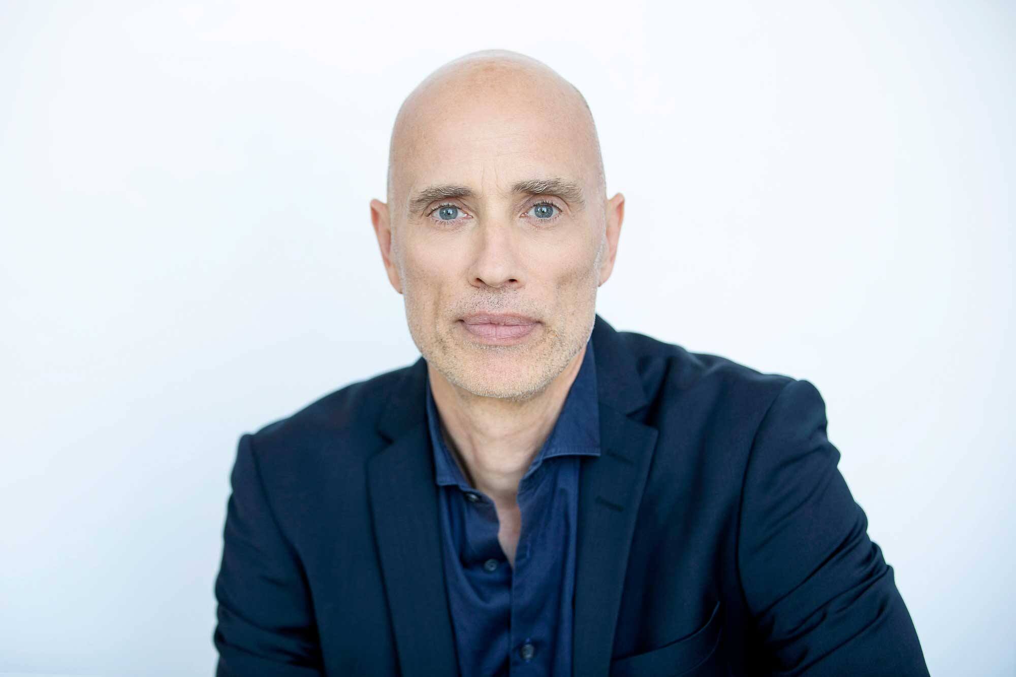 James Hyndman heureux de son retour à la télé | 7 Jours