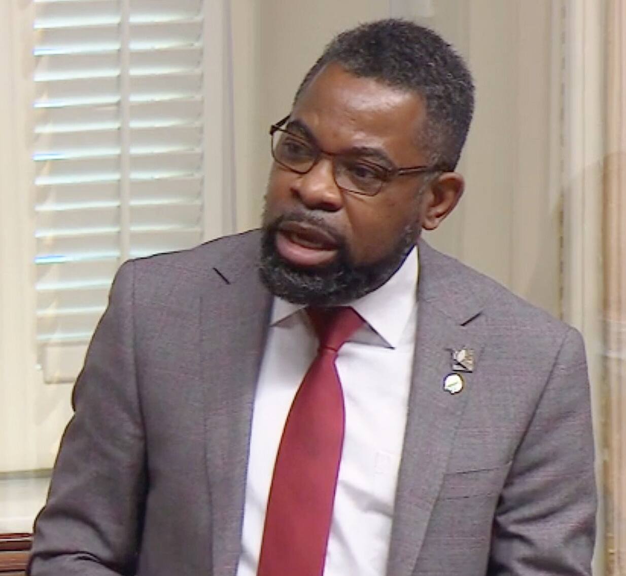 Un député retire de Twitter un poème pour Pacifique | JDQ