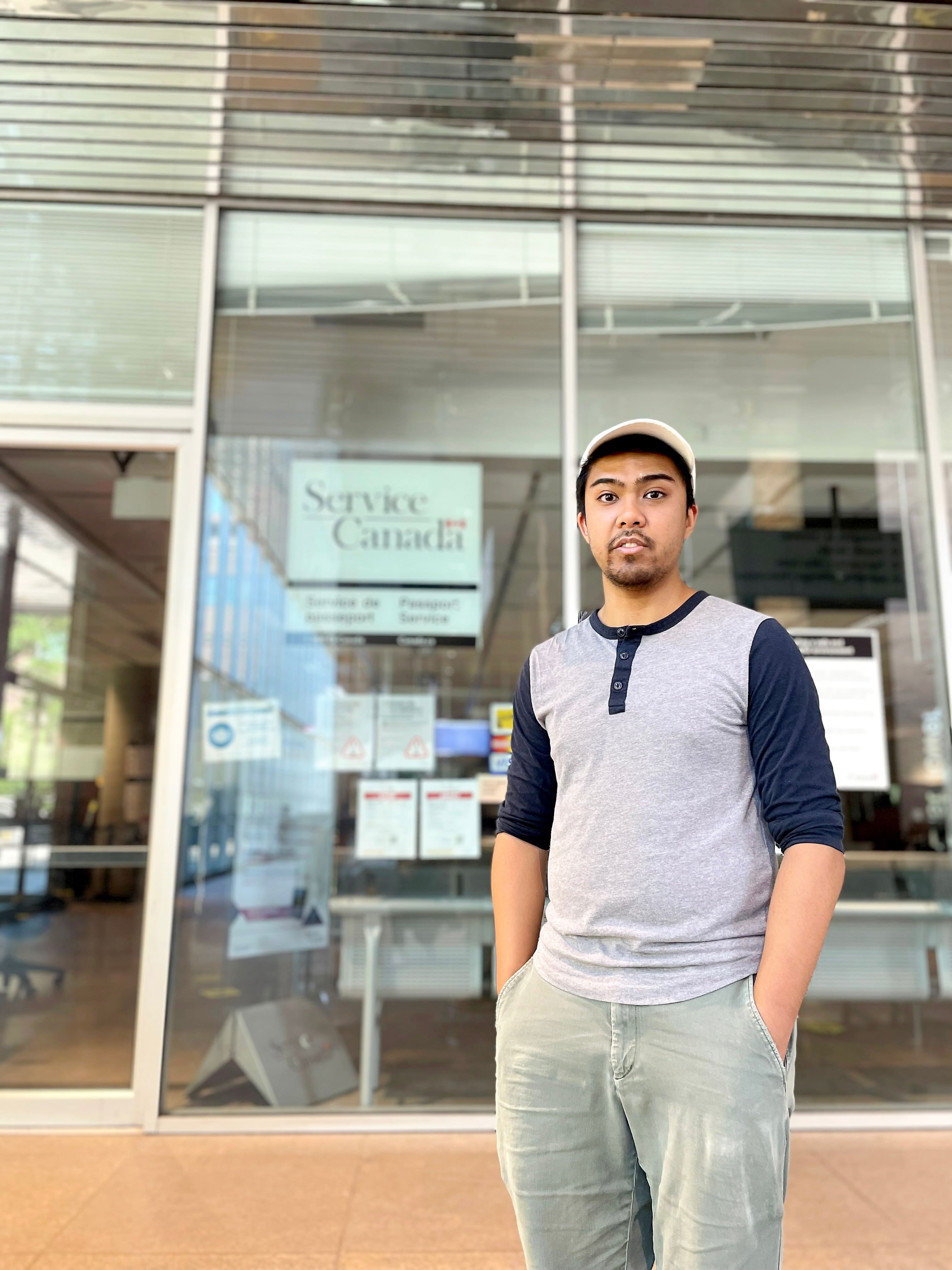 Jusqu’à 50$/h pour attendre en file devant le bureau des passeports | JDM