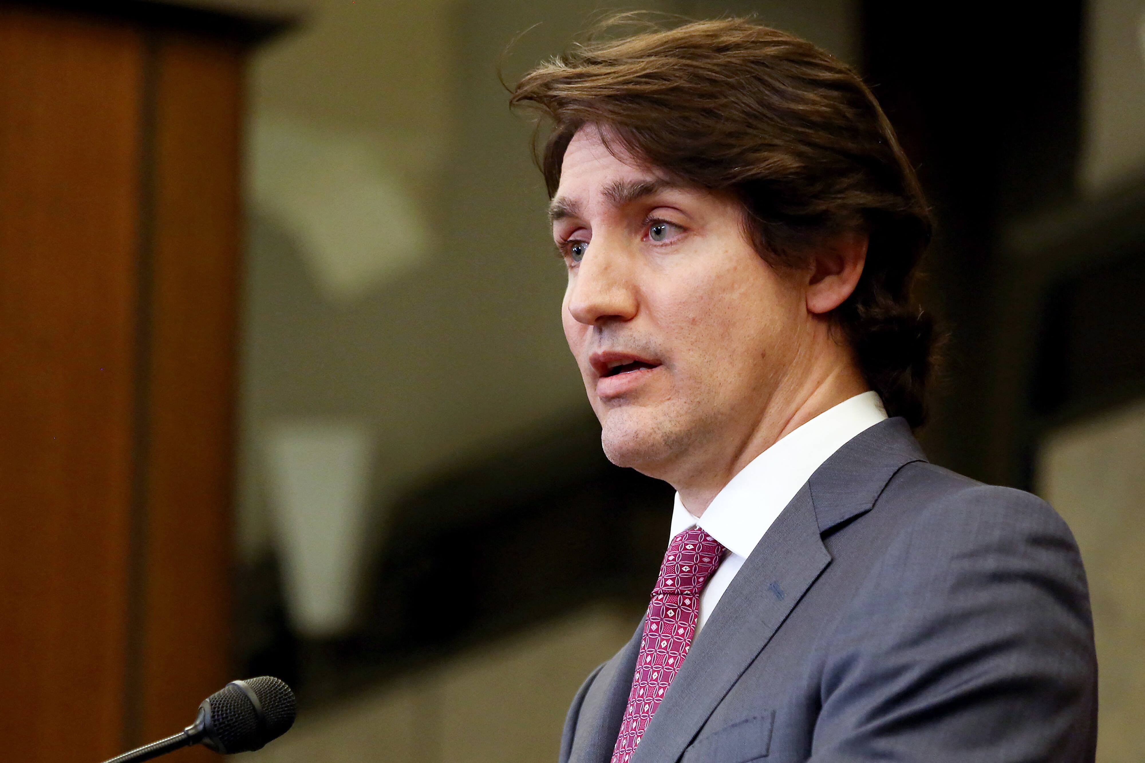 Coupe de cheveux de Justin Trudeau: look estival ou calcul politique? | JDM