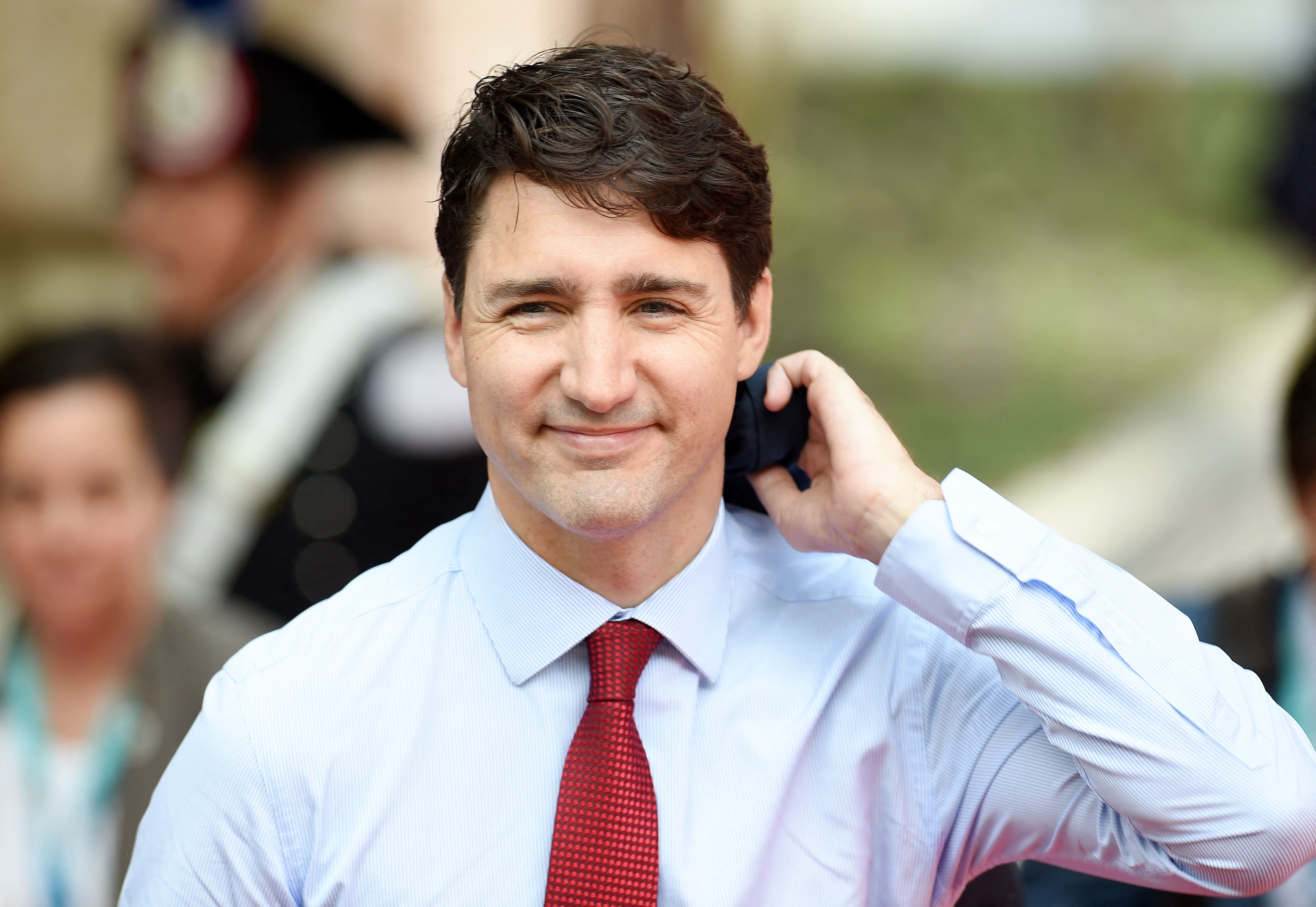 Coupe de cheveux de Justin Trudeau: look estival ou calcul politique? | JDM