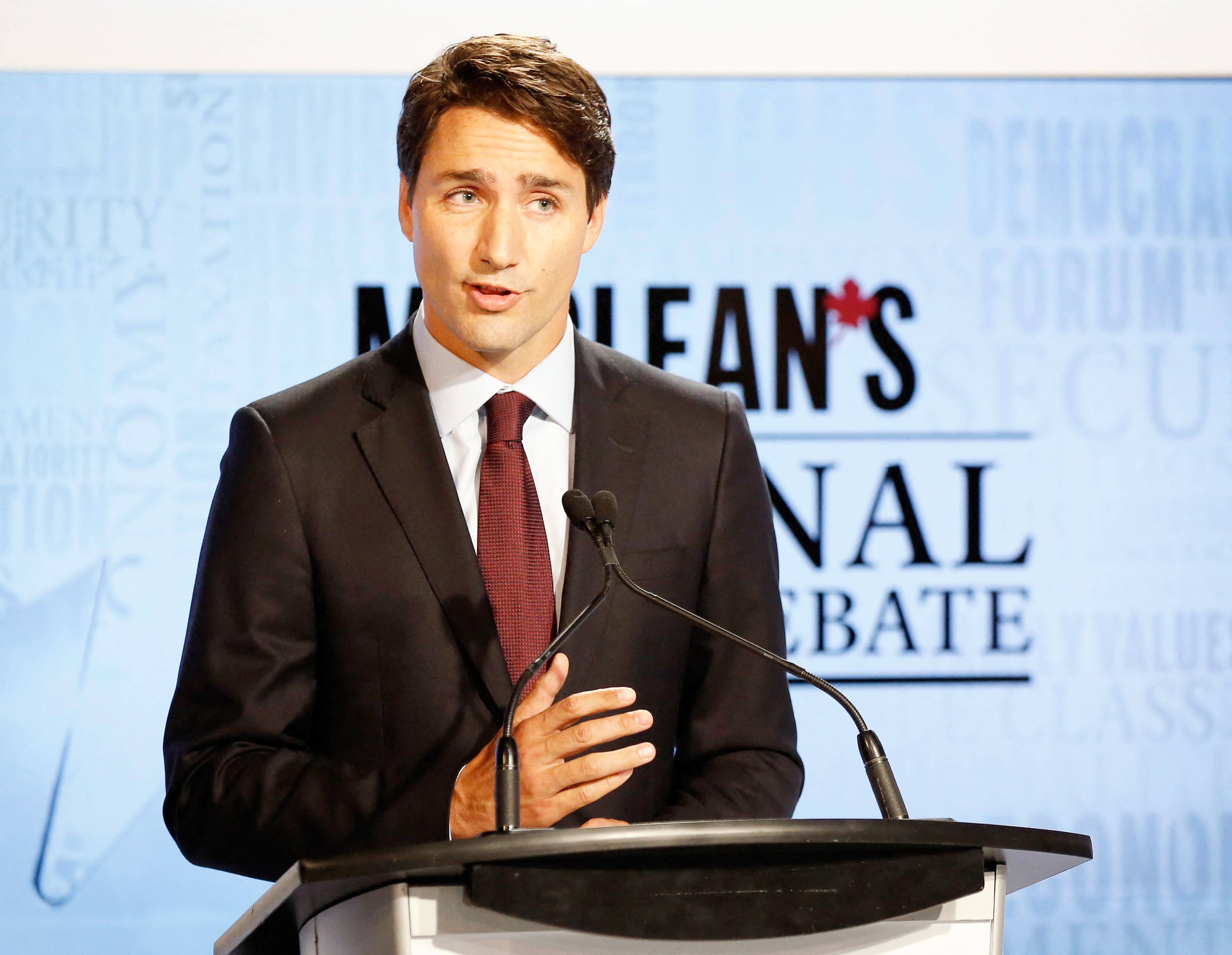 Coupe de cheveux de Justin Trudeau: look estival ou calcul politique? | JDM